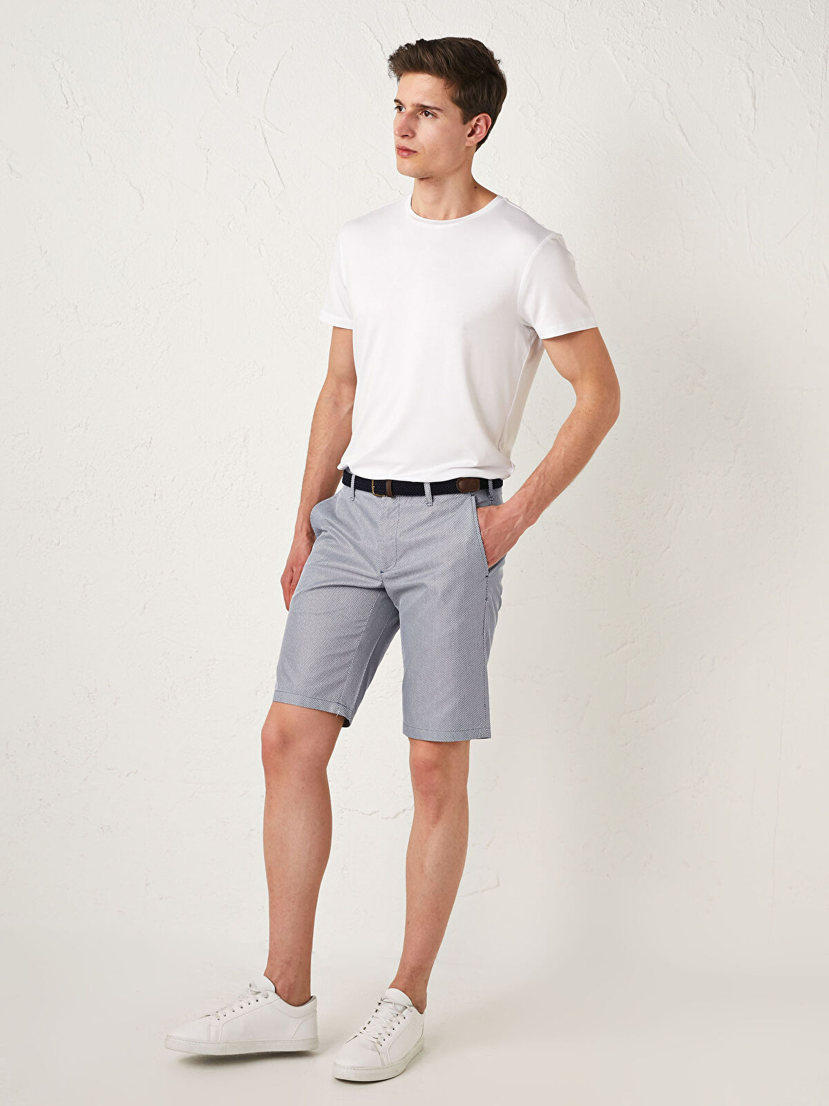 LCW VISION Slim Fit Kemerli Erkek Şort LCW VISION Slim Fit Kemerli Erkek Şort