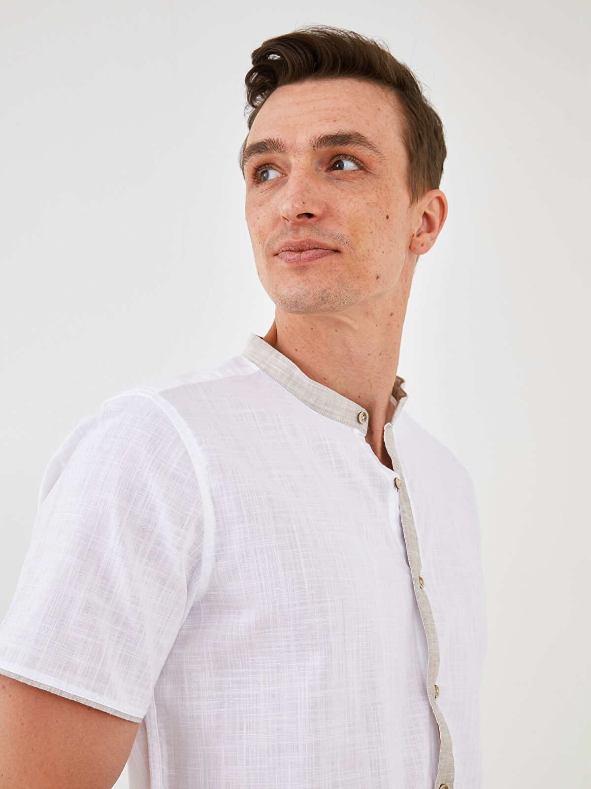 LCW VISION Slim Fit Hakim Yaka Kısa Kollu Poplin Erkek Gömlek