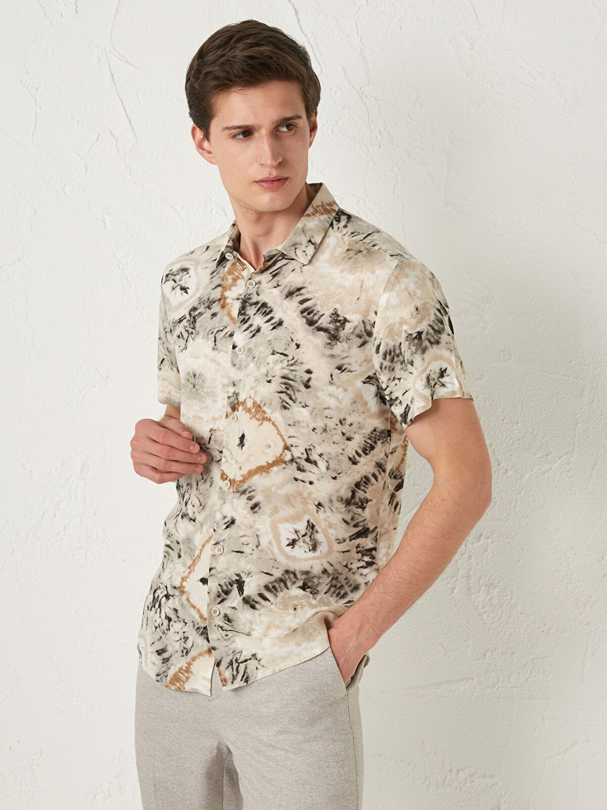 LCW VISION Slim Fit Kısa Kollu Desenli Viskon Erkek Gömlek