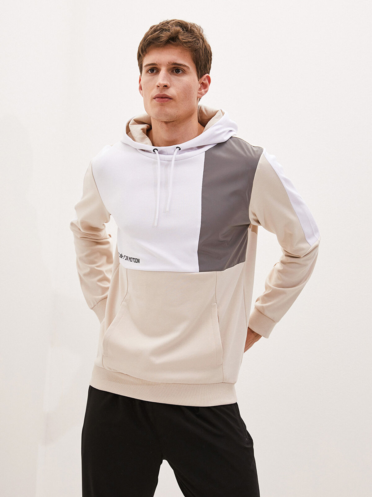 LCW SPORTS Kapüşonlu Uzun Kollu Renk Bloklu Aktif Spor Erkek Sweatshirt LCW SPORTS Kapüşonlu Uzun Kollu Renk Bloklu Aktif Spor Erkek Sweatshirt