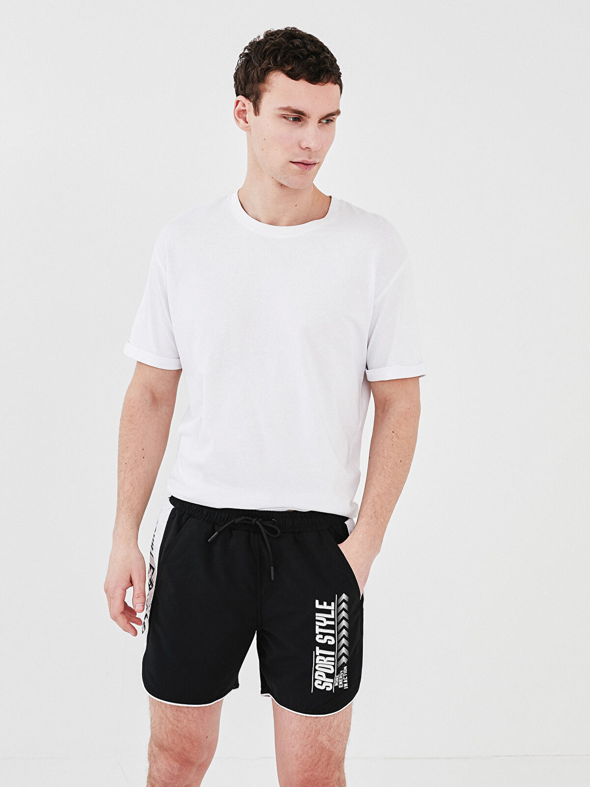 Kısa Boy Baskılı Standart Kalıp Deniz Şortu