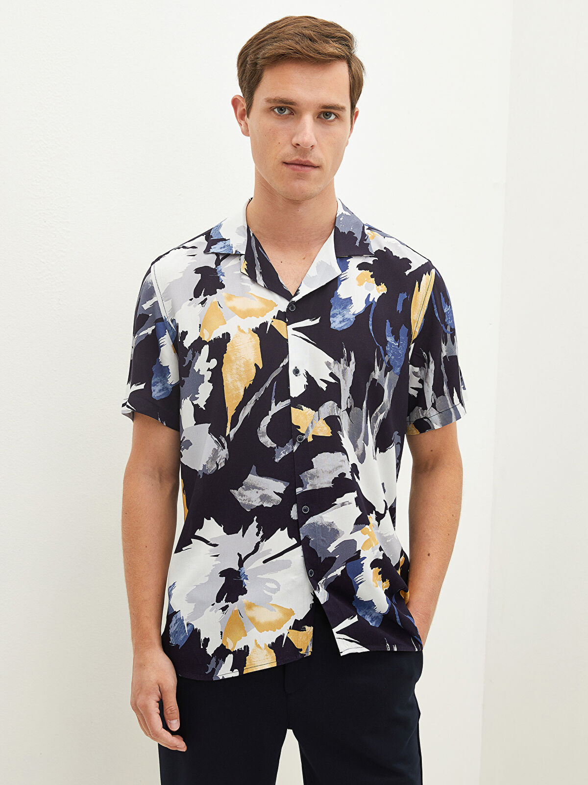 LCW VISION Slim Fit Resort Yaka Kısa Kollu Desenli Viskon Erkek Gömlek