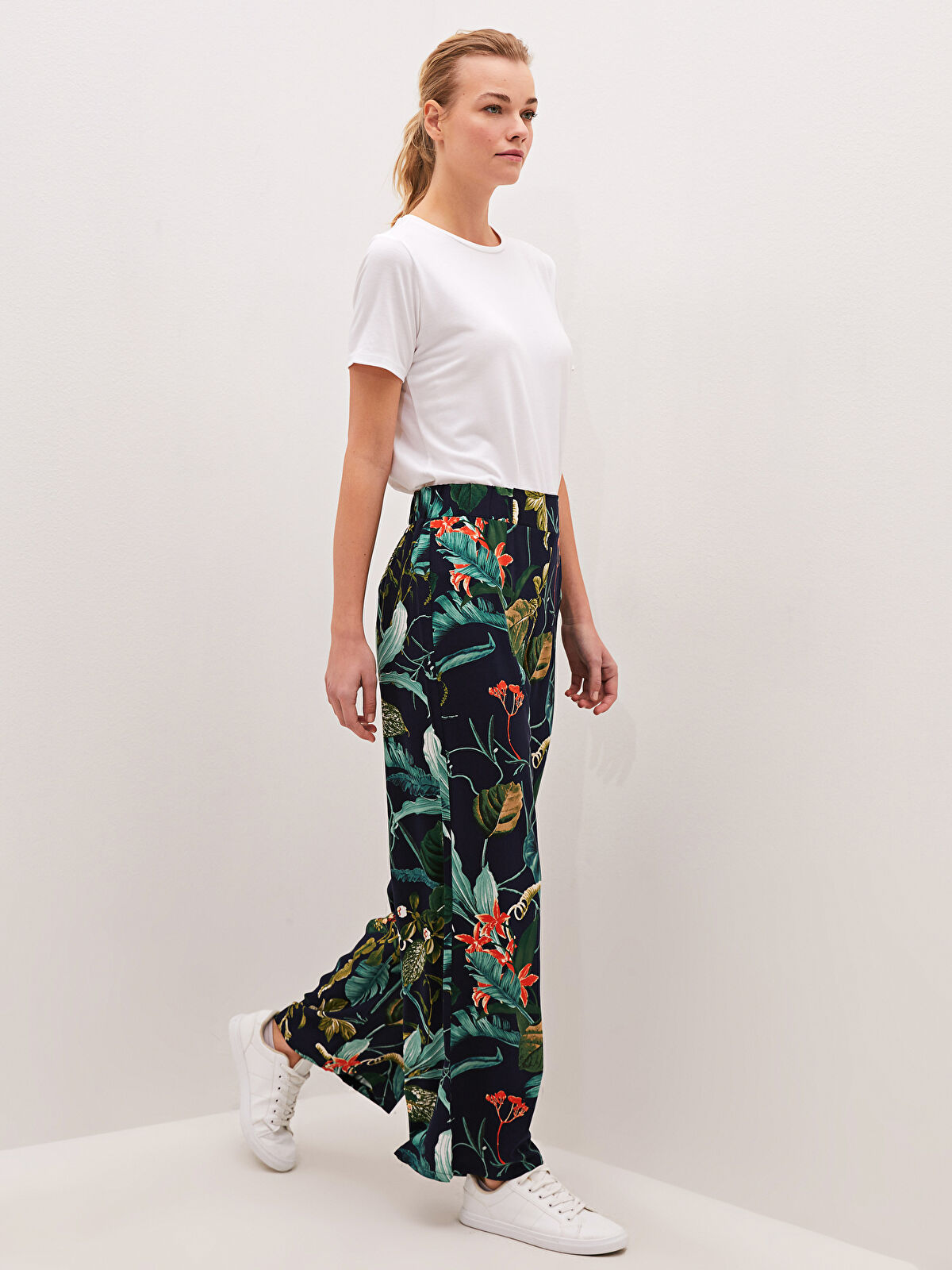 LCW BASIC Beli Lastikli Baskılı Viskon Kadın Pantolon