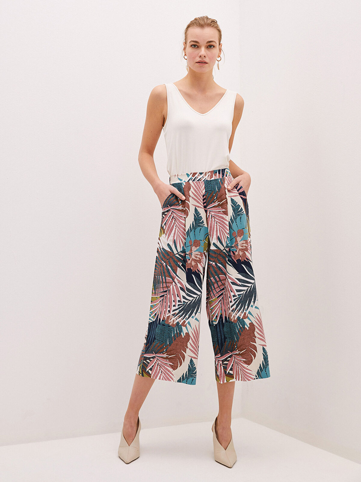 LCW BASIC Beli Lastikli Baskılı Cep Detaylı Belmando Kumaş Kadın Capri