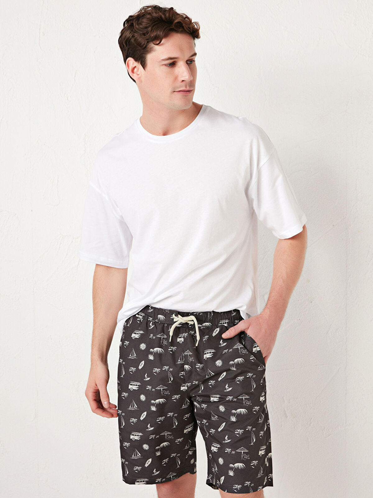 Diz Altı Boy Desenli Erkek Deniz Şortu