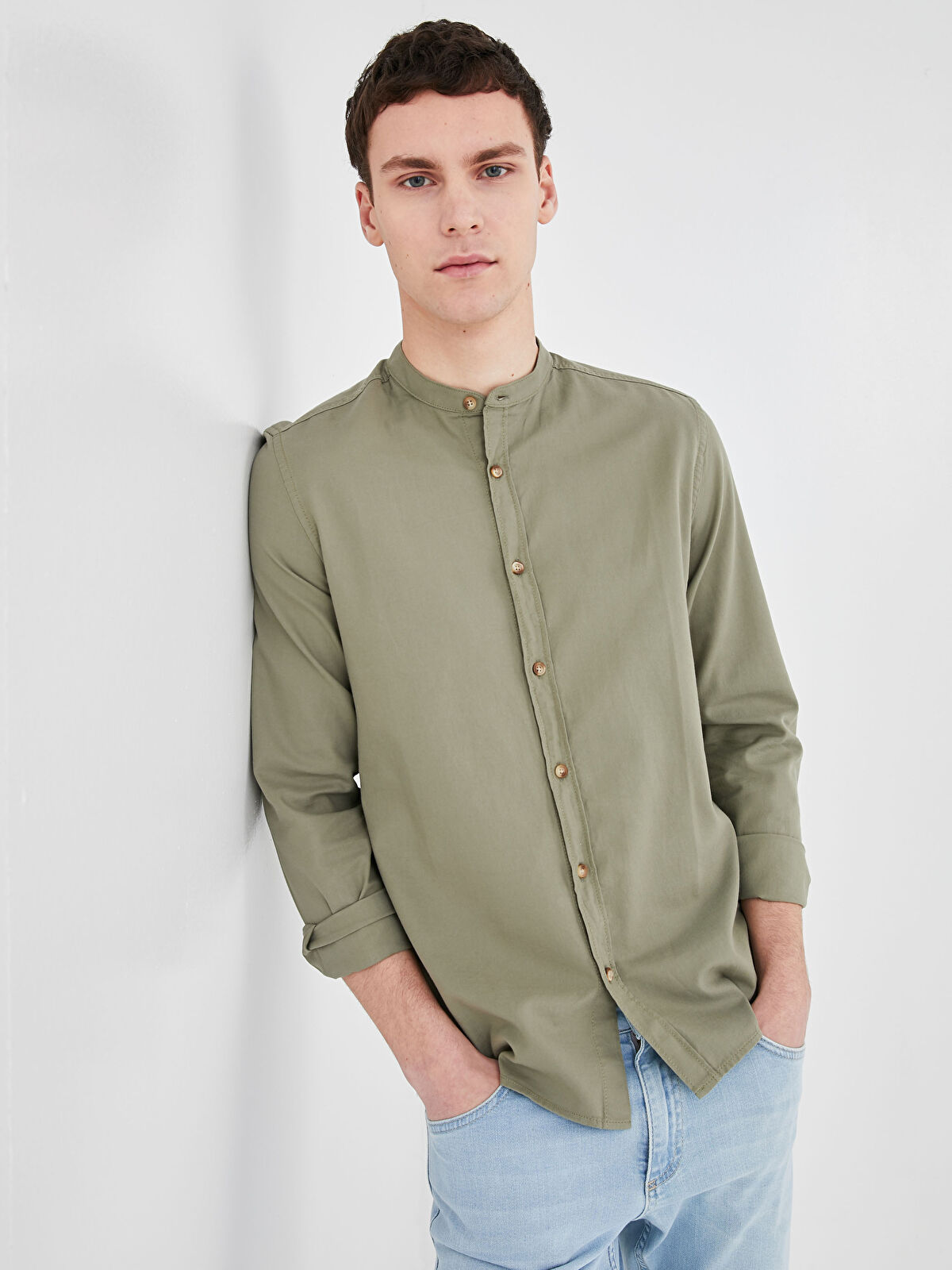 LCW CASUAL Slim Fit Hakim Yaka Uzun Kollu Gabardin Erkek Gömlek