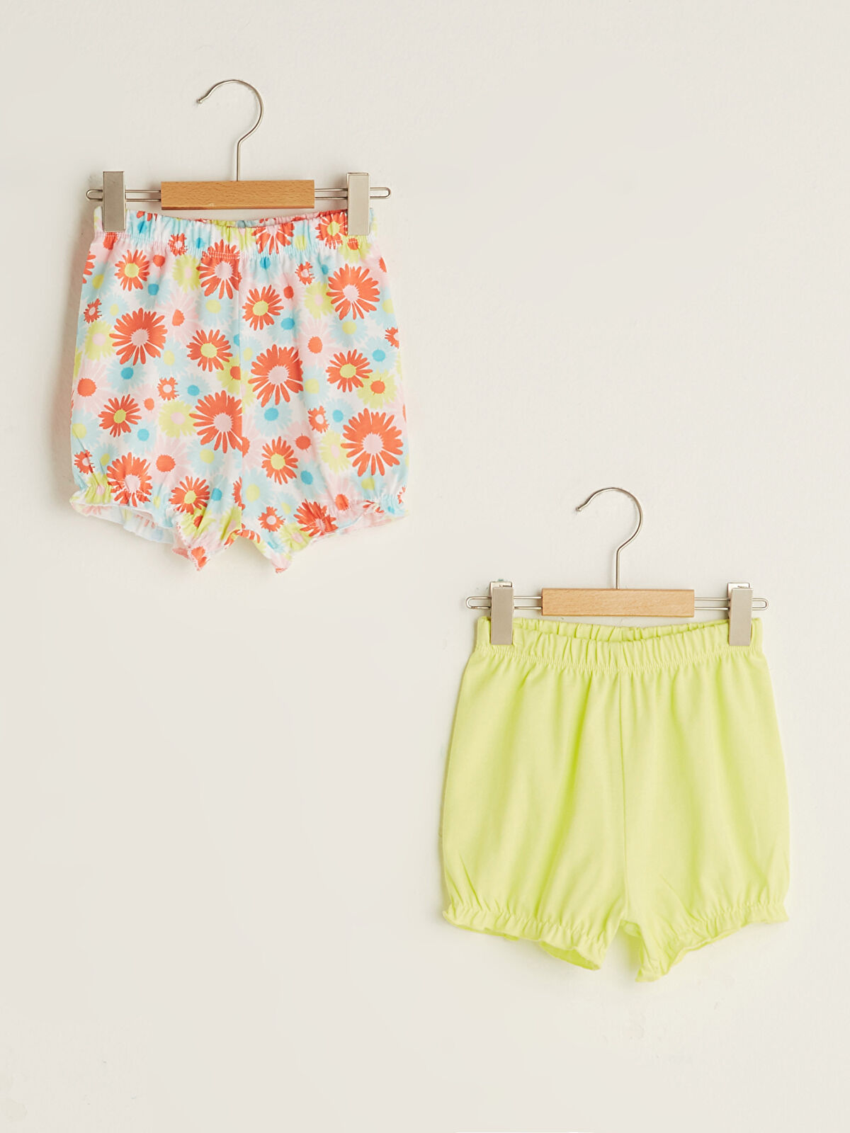 Beli ve Paçası Lastikli Kız Bebek Şort 2'li