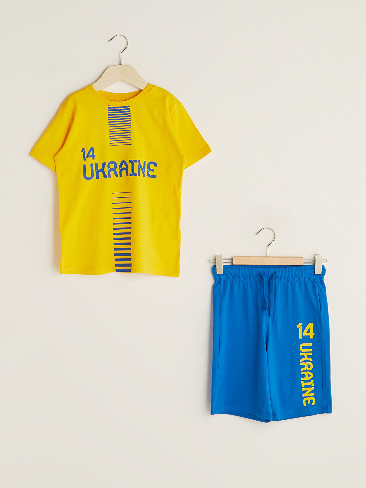 Bisiklet Yaka UEFA EURO 2020 Ukrayna Baskılı Kısa Kollu Erkek Çocuk Tişört ve Şort Bisiklet Yaka UEFA EURO 2020 Ukrayna Baskılı Kısa Kollu Erkek Çocuk Tişört ve Şort