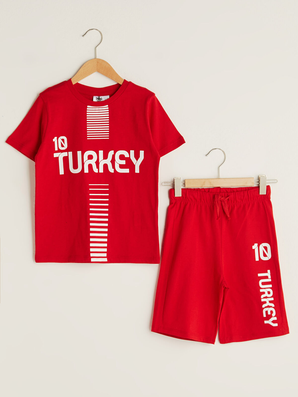 Bisiklet Yaka UEFA EURO 2020 Türkiye Baskılı Kısa Kollu Erkek Çocuk Tişört ve Şort Bisiklet Yaka UEFA EURO 2020 Türkiye Baskılı Kısa Kollu Erkek Çocuk Tişört ve Şort