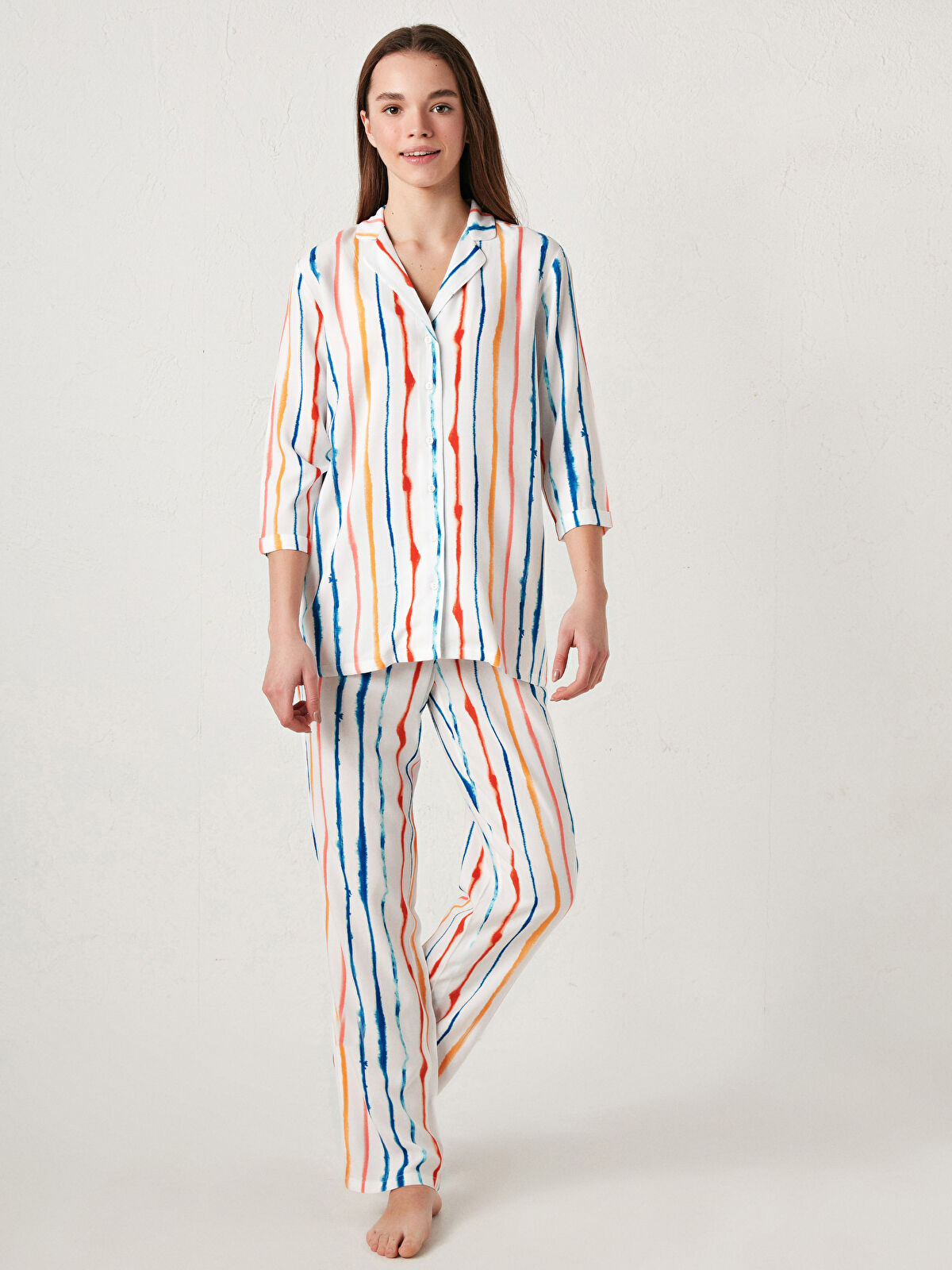 LCW DREAM Gömlek Yaka Çizgili Uzun Kollu Poplin Kadın Pijama Takımı LCW DREAM Gömlek Yaka Çizgili Uzun Kollu Poplin Kadın Pijama Takımı