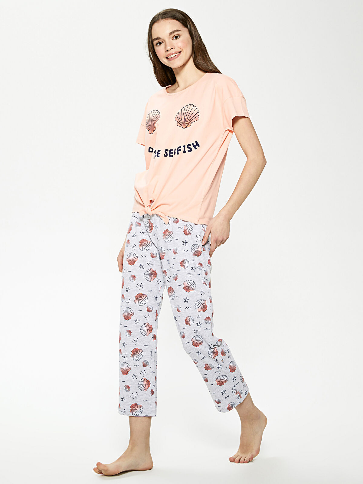 LCW DREAM Bisiklet Yaka Baskılı Kısa Kollu Kadın Caprili Pijama Takımı