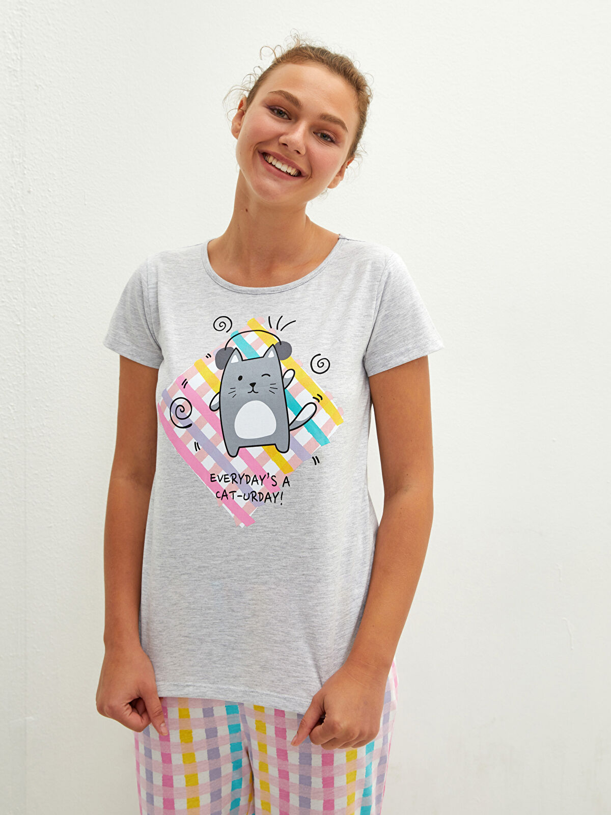LCW DREAM Bisiklet Yaka Baskılı Kısa Kollu Kadın Caprili Pijama Takımı