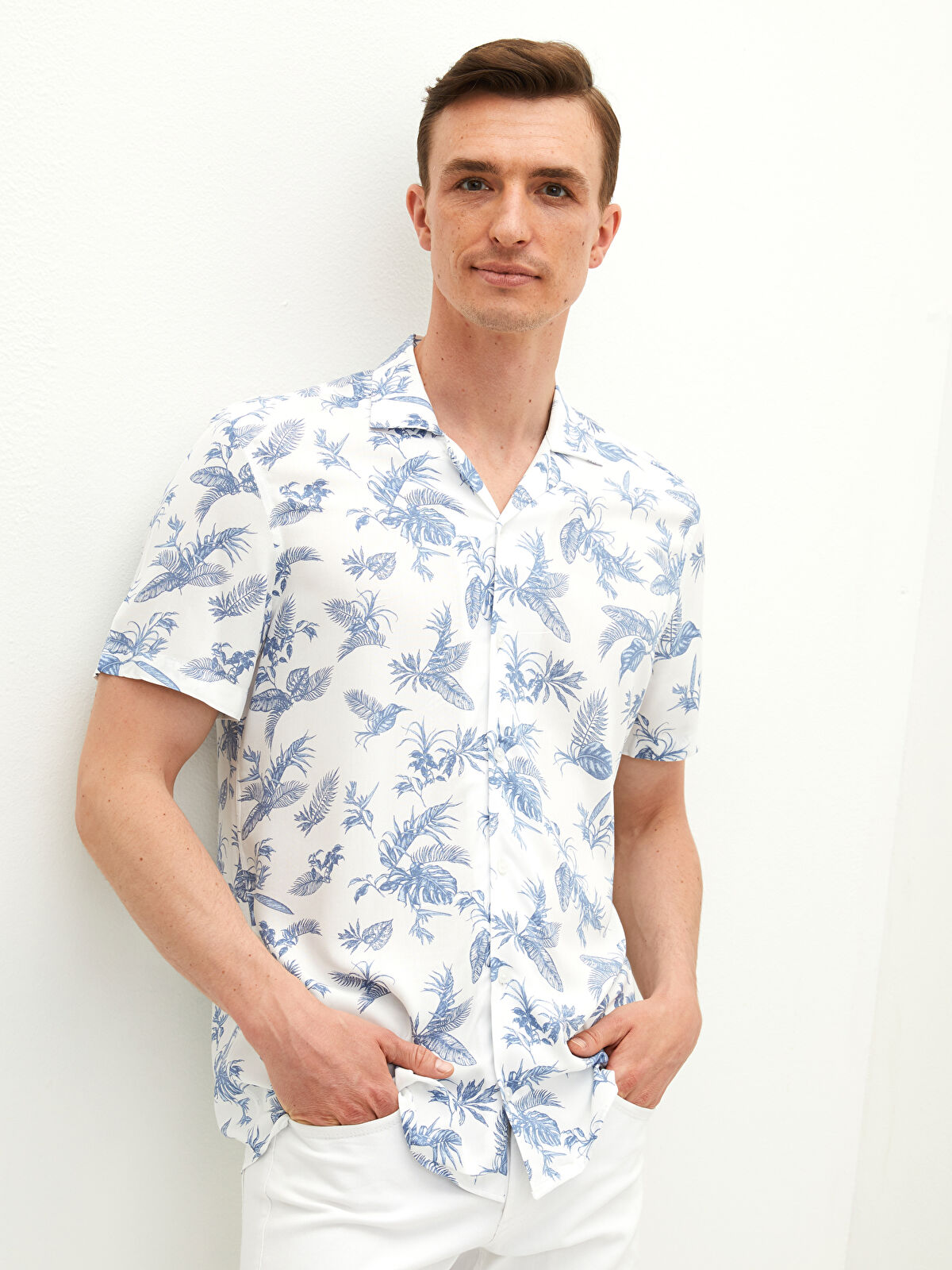 LCW CLASSIC Standart Kalıp Resort Yaka Kısa Kollu Desenli Viskon Erkek Gömlek