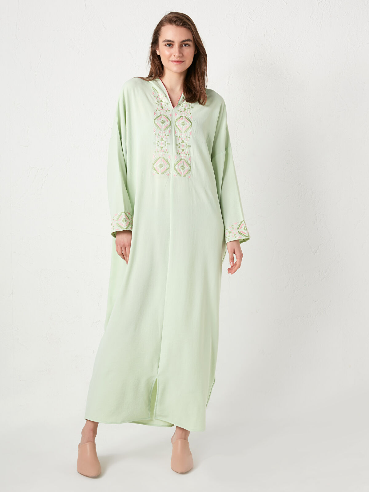 LCW CLASSIC Kapüşon Yaka Nakışlı Uzun Kollu Poplin Kadın Elbise