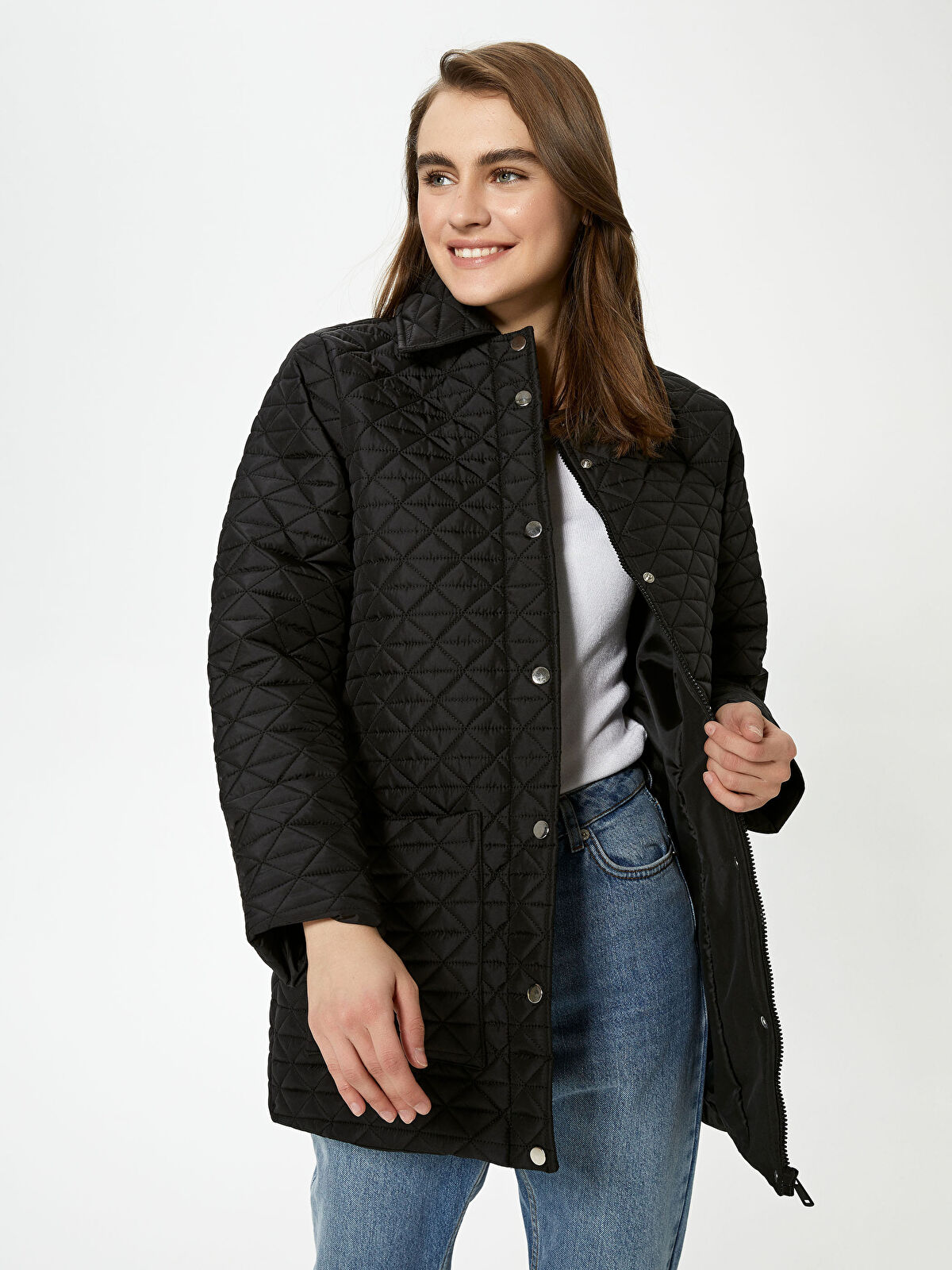 LCW CLASSIC Gömlek Yaka Kapitone Desenli Cep Detaylı Uzun Kollu Kadın Şişme Mont