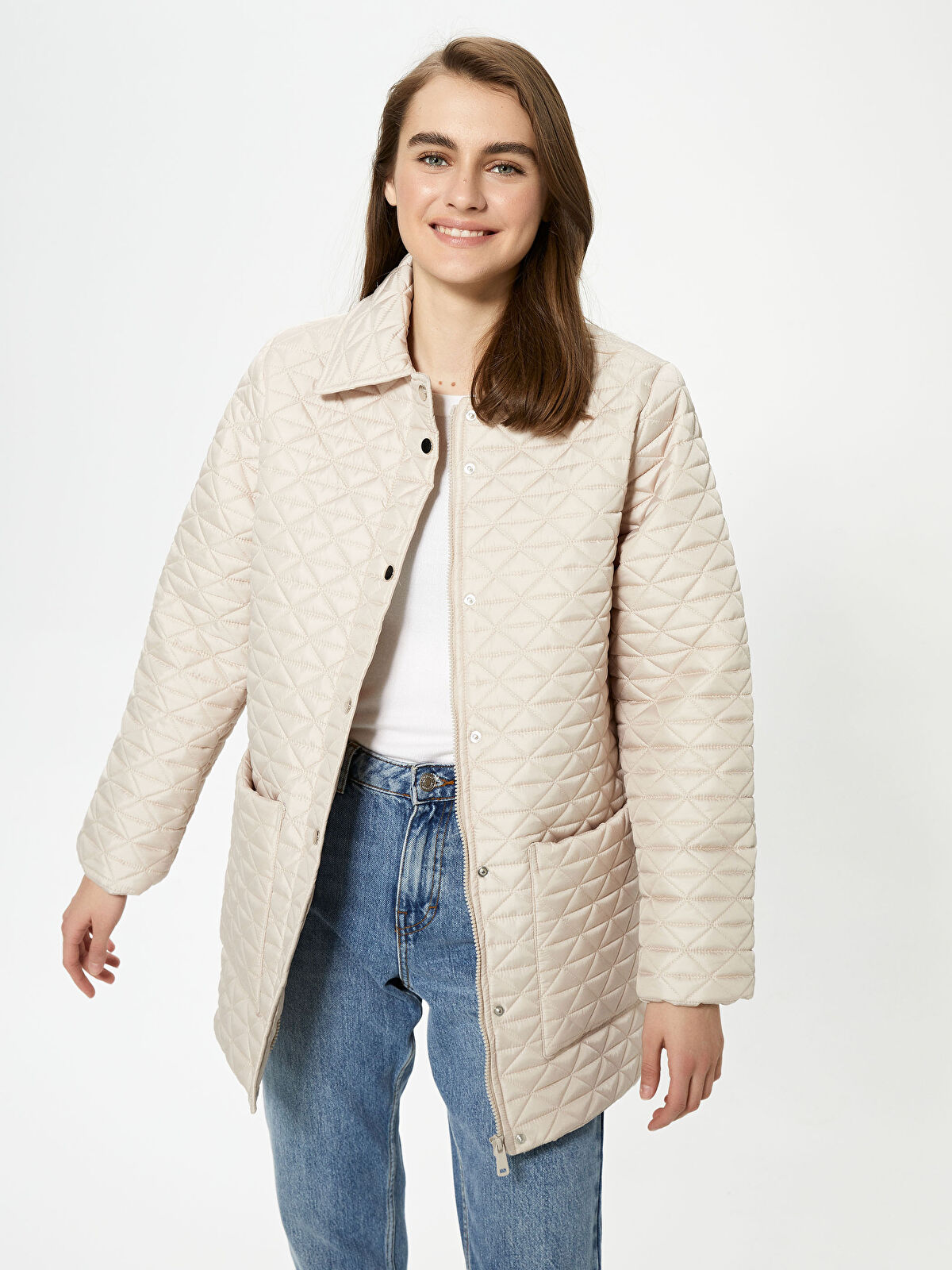 LCW CLASSIC Gömlek Yaka Kapitone Desenli Cep Detaylı Uzun Kollu Kadın Şişme Mont