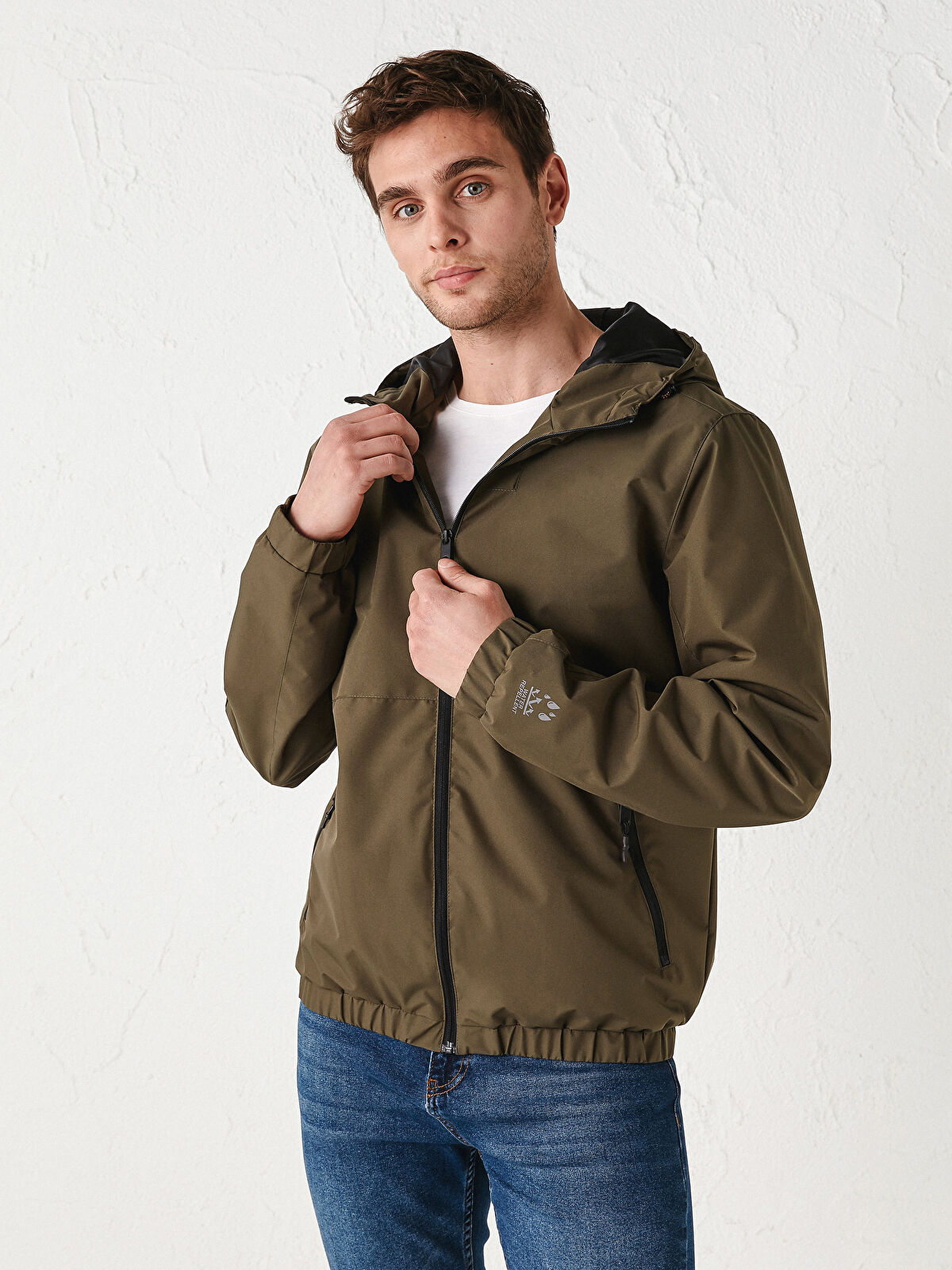 LCW CASUAL Slim Fit Dik Yaka Kapüşonlu İnce Erkek Mont