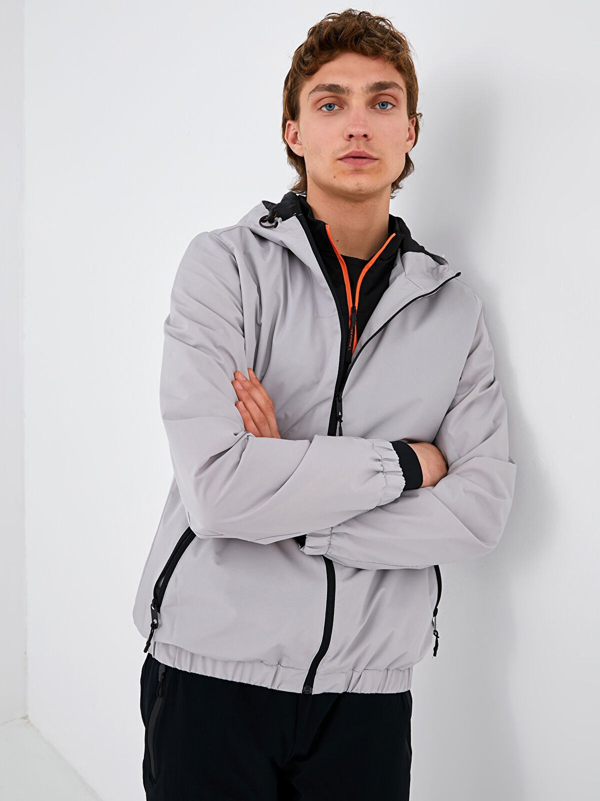 LCW CASUAL Slim Fit Dik Yaka Kapüşonlu İnce Erkek Mont