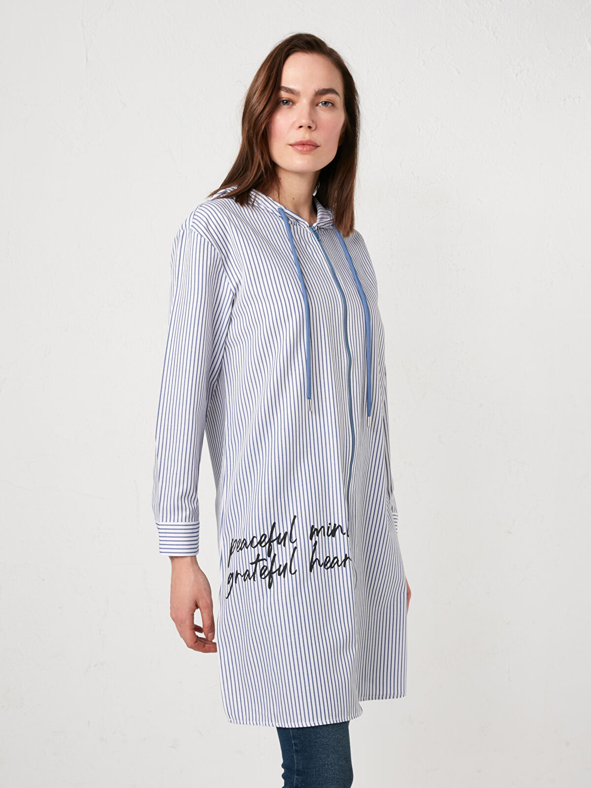 MODEST Kapüşon Yaka Slogan Baskılı Çizgili Uzun Kollu Kadın Tunik