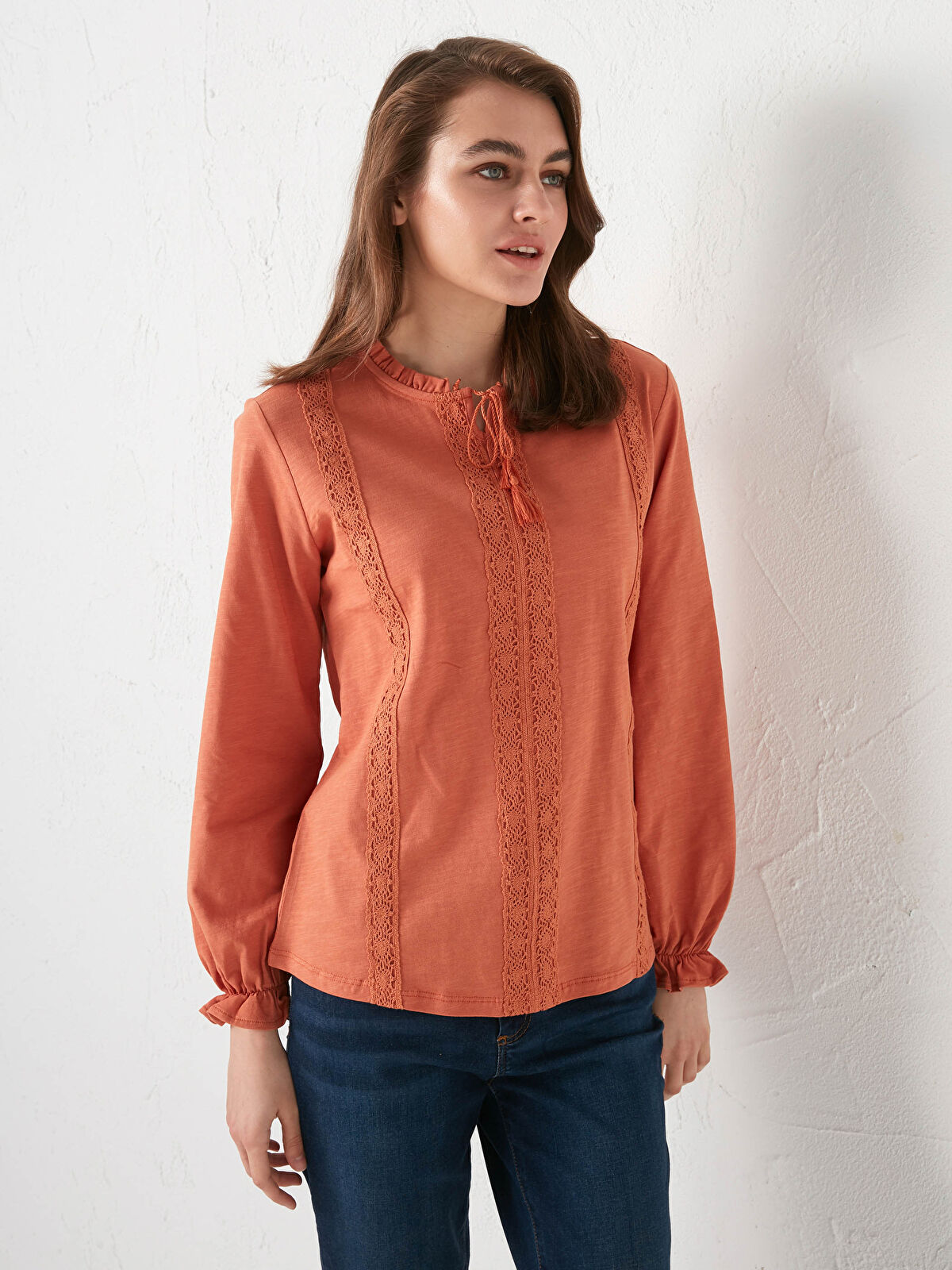 LCW GRACE Yakası Bağlama Detaylı Nakışlı Bluz