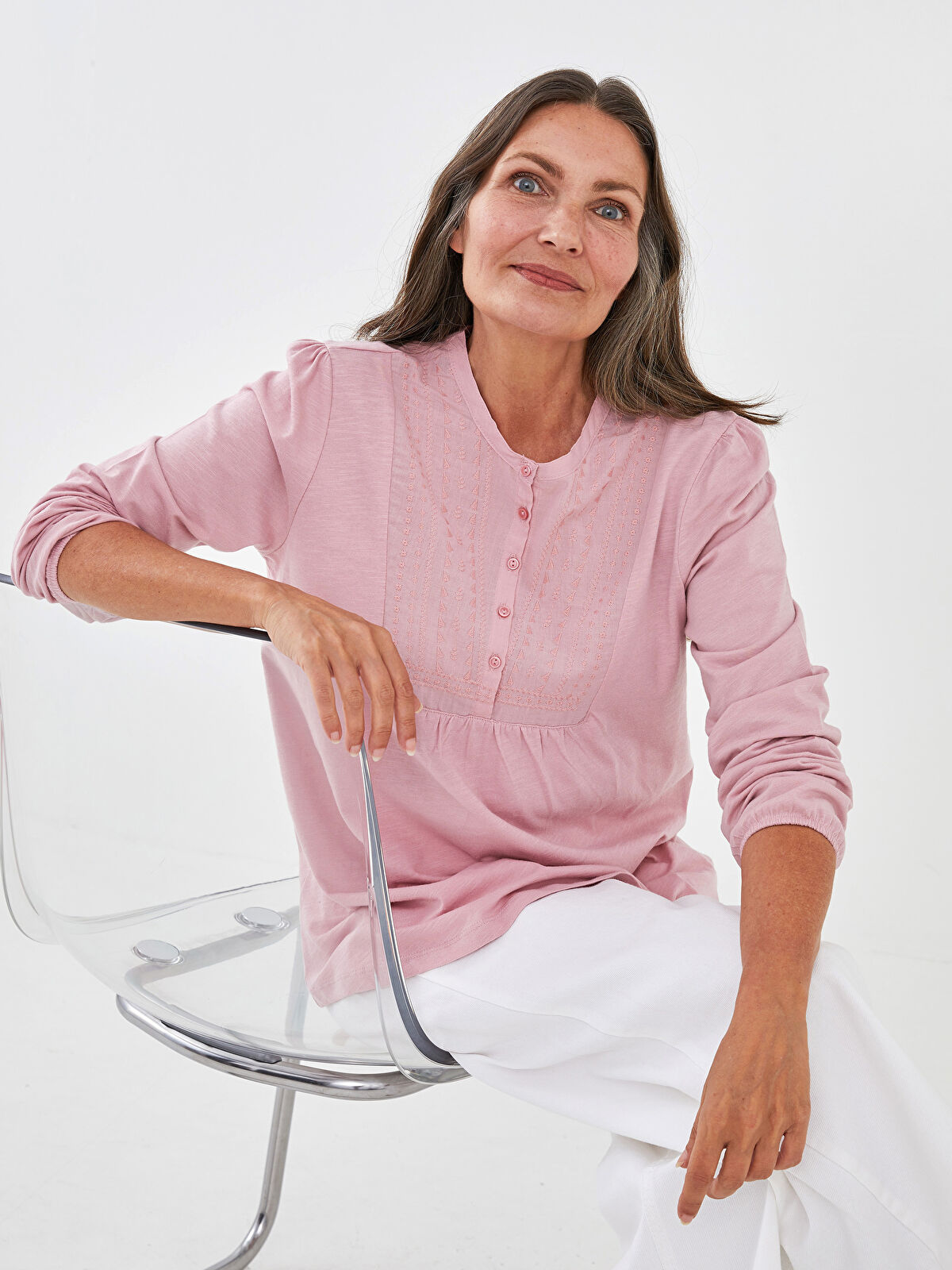 LCW GRACE Bisiklet Yaka Düğme Detaylı Nakışlı Bluz LCW GRACE Bisiklet Yaka Düğme Detaylı Nakışlı Bluz