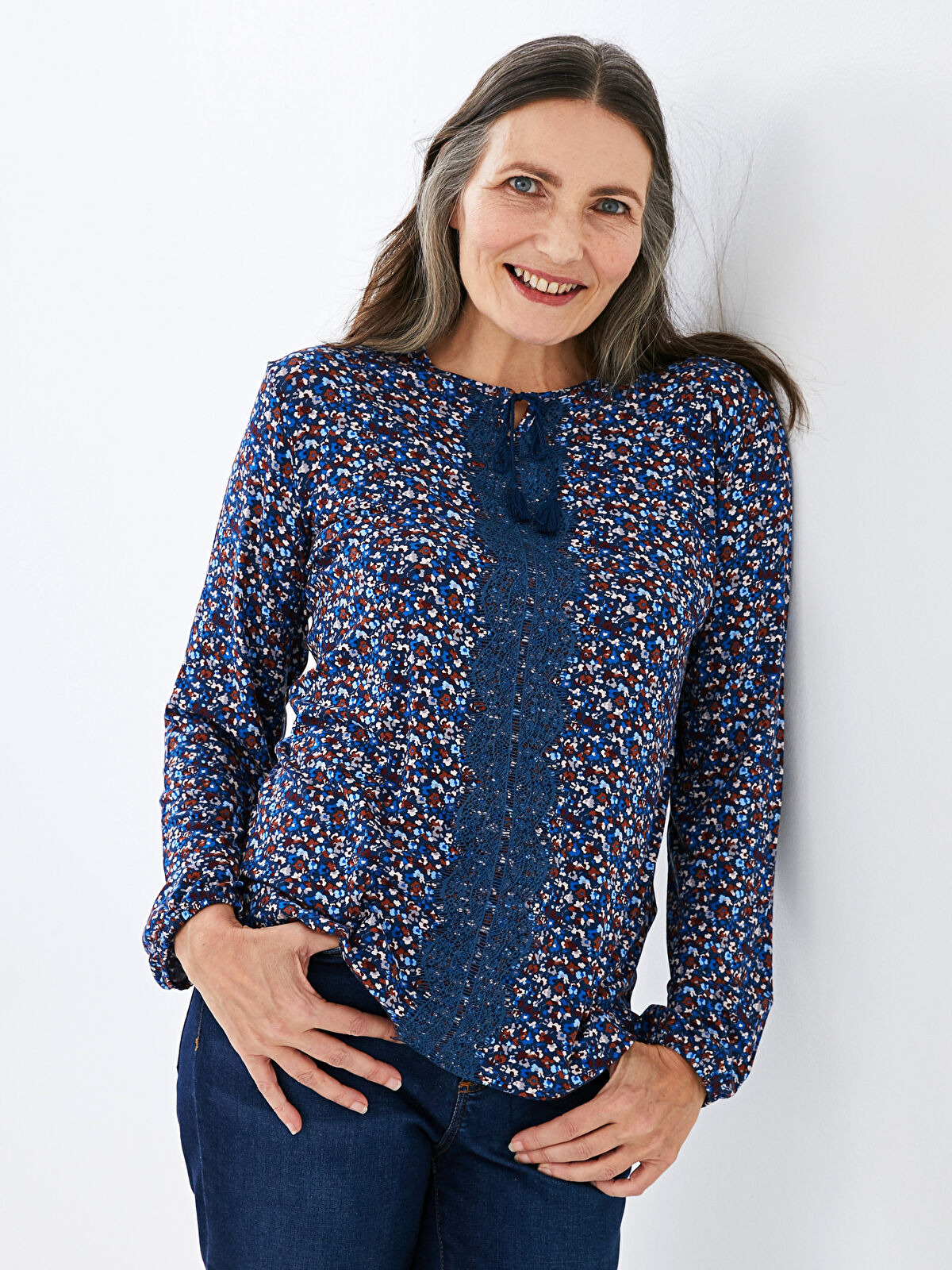 LCW GRACE Bisiklet Yaka Nakış İşlemeli Uzun Kollu Viskon Kadın Bluz