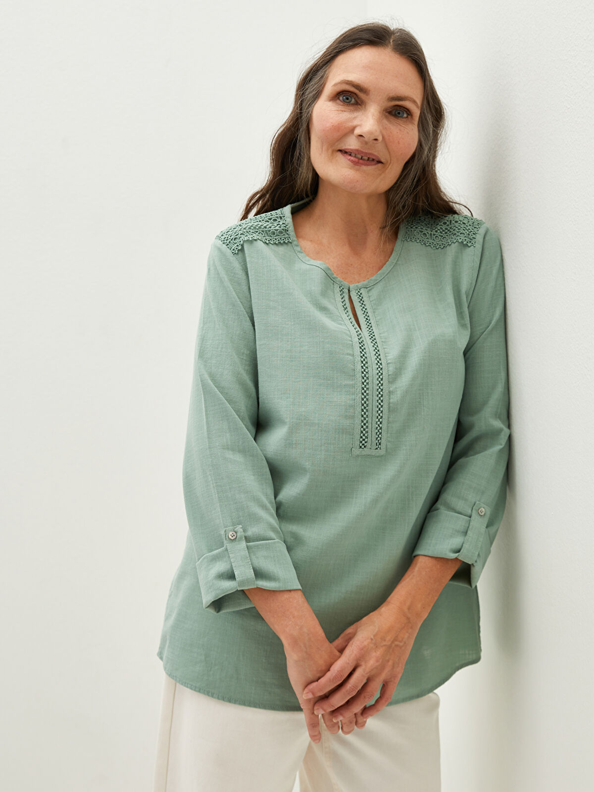 LCW GRACE Kaçık Yaka Dantel Detaylı Uzun Kollu Poplin Kadın Bluz LCW GRACE Kaçık Yaka Dantel Detaylı Uzun Kollu Poplin Kadın Bluz