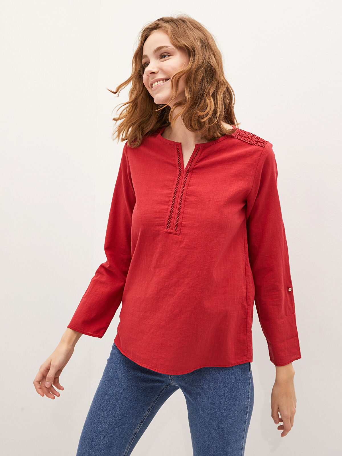 LCW GRACE Kaçık Yaka Dantel Detaylı Uzun Kollu Poplin Kadın Bluz LCW GRACE Kaçık Yaka Dantel Detaylı Uzun Kollu Poplin Kadın Bluz