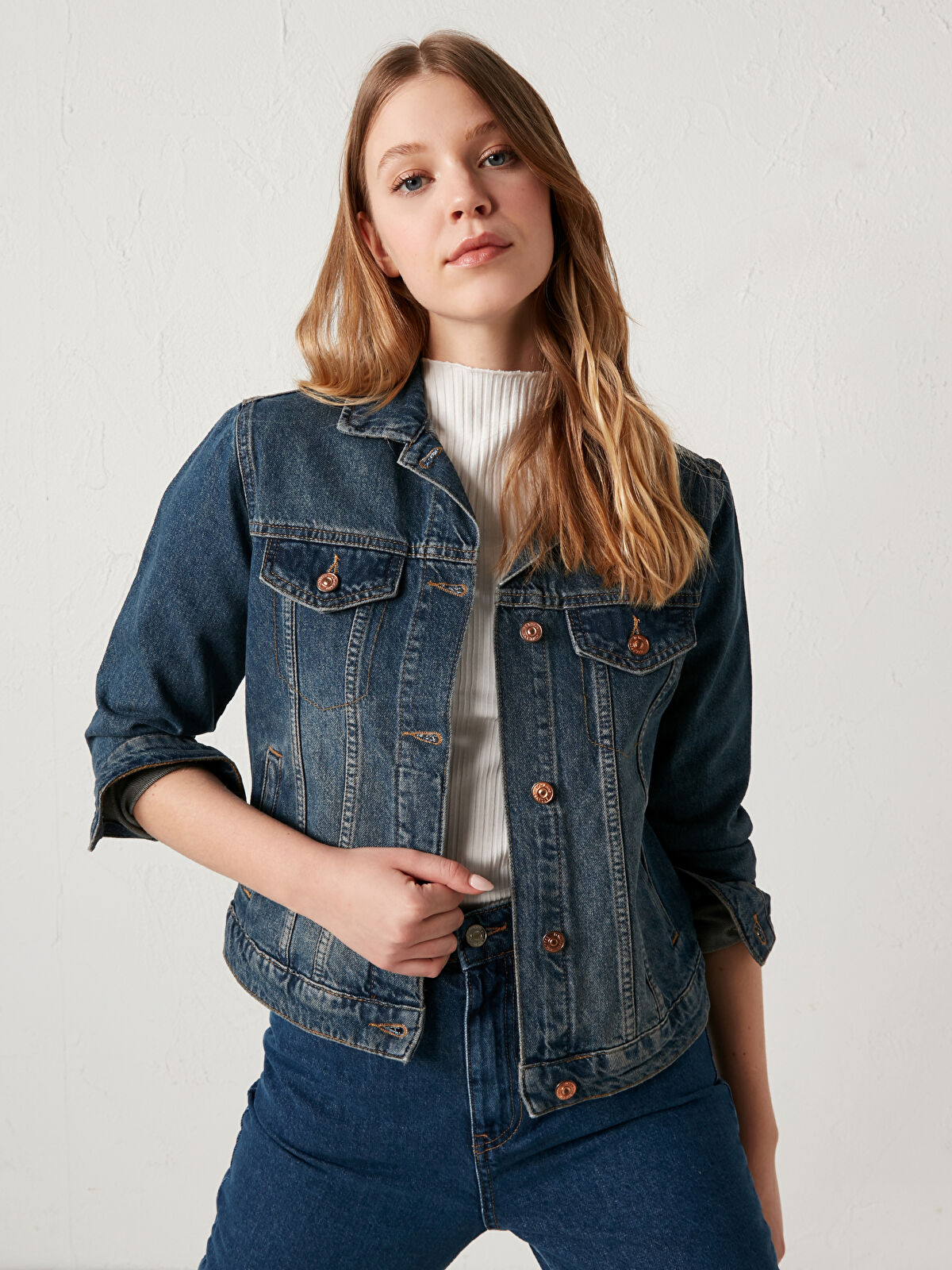 Gömlek Yaka Cep Detaylı Uzun Kollu Kadın Rodeo Jean Ceket