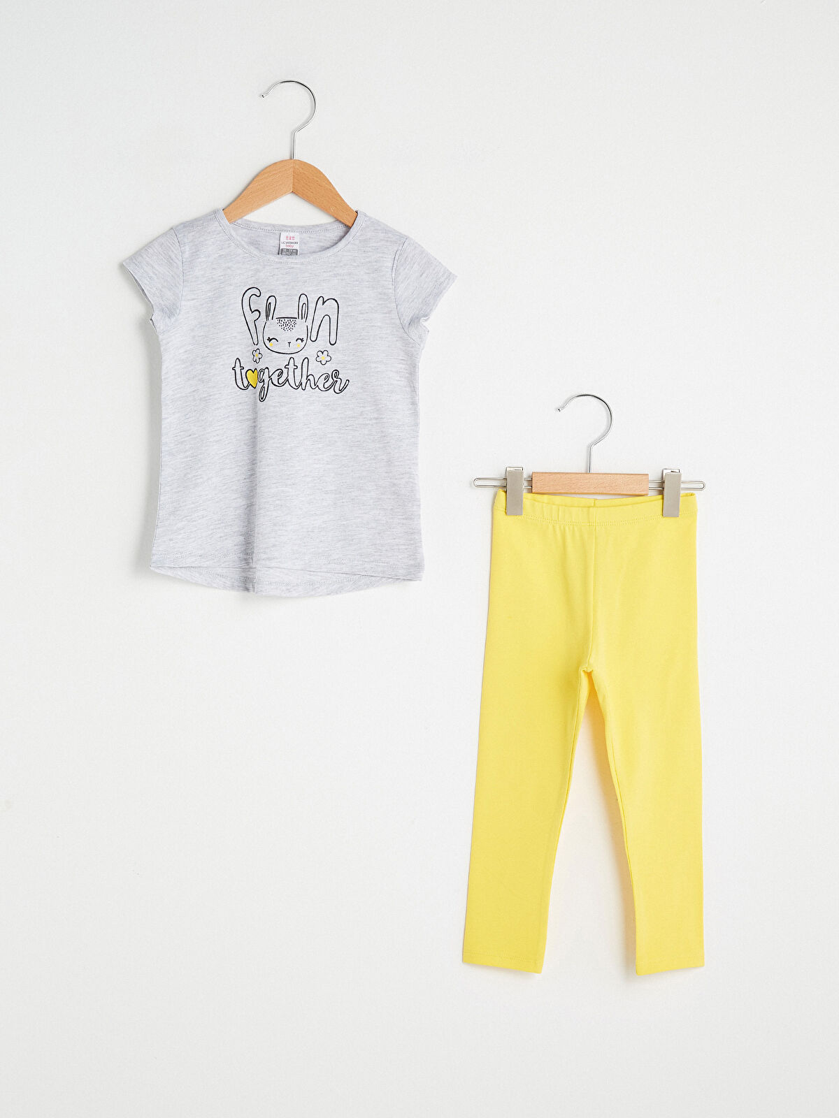 Bisiklet Yaka Kısa Kollu Baskılı Kız Bebek Tişört ve Uzun Tayt 2'li Takım Bisiklet Yaka Kısa Kollu Baskılı Kız Bebek Tişört ve Uzun Tayt 2'li Takım