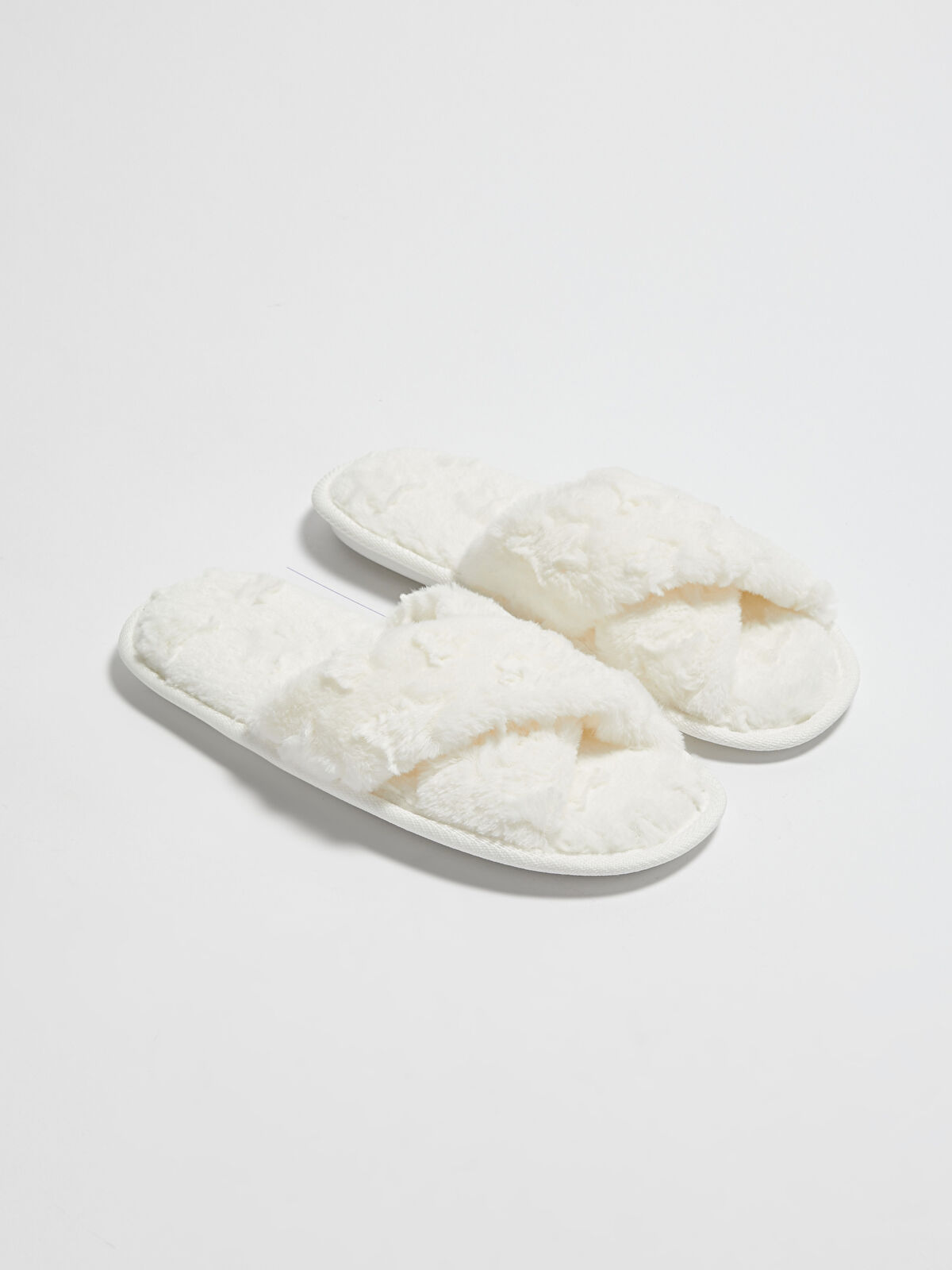 Çapraz Bantlı Pelüş Kadın Ev Terliği