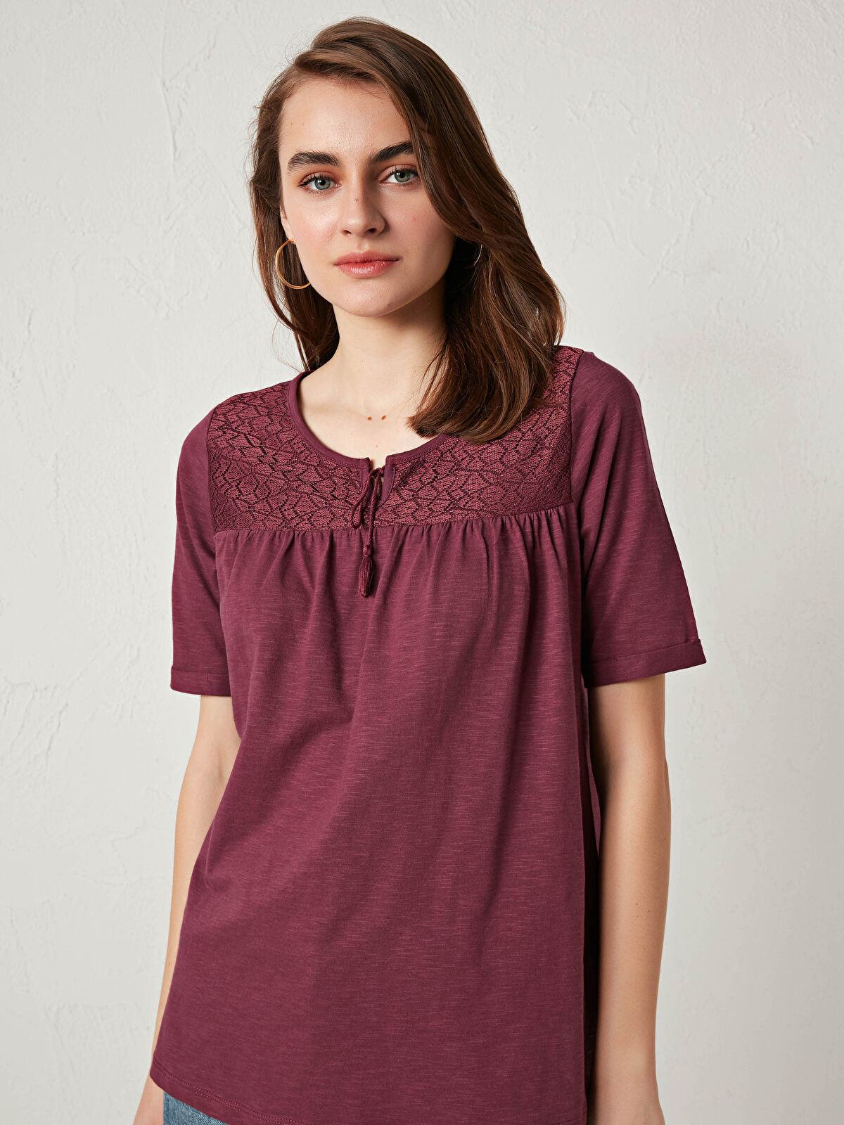 LCW GRACE Bağlamalı Yaka Nakışlı Kısa Kollu Kadın Bluz