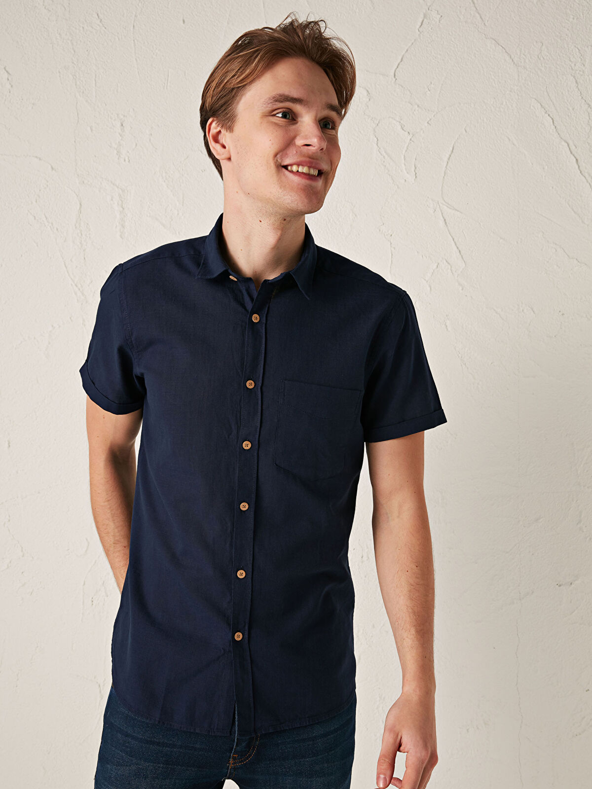 LCW CASUAL Slim Fit Kısa Kollu Armürlü Erkek Gömlek