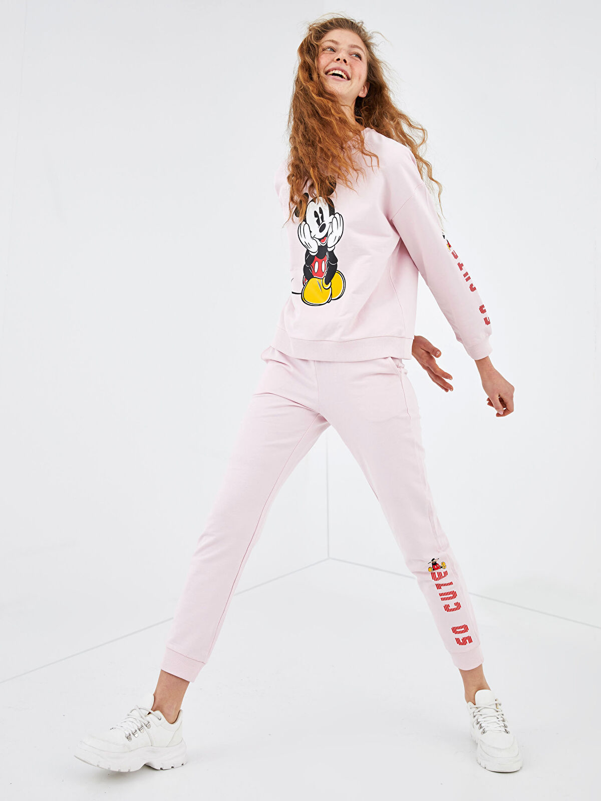 XSIDE Mickey Mouse Baskılı Beli Lastikli Kadın Jogger Eşofman Altı XSIDE Mickey Mouse Baskılı Beli Lastikli Kadın Jogger Eşofman Altı