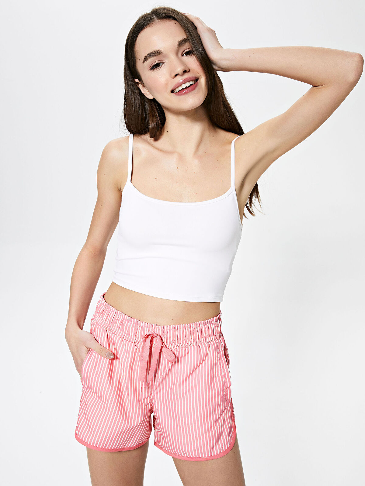 Beli Lastikli Çizgili Bağlama Detaylı Kadın Şort