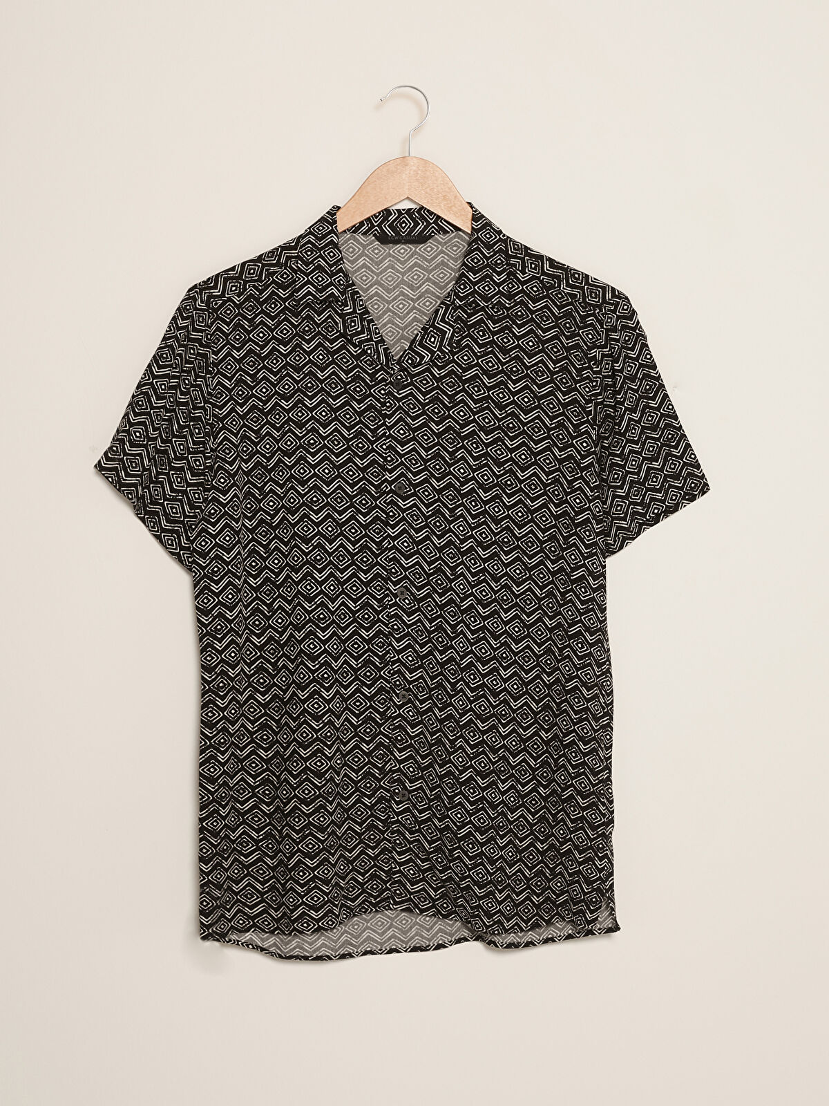 LCW CASUAL Regular Fit Resort Yaka Kısa Kollu Desenli Viskon Erkek Gömlek