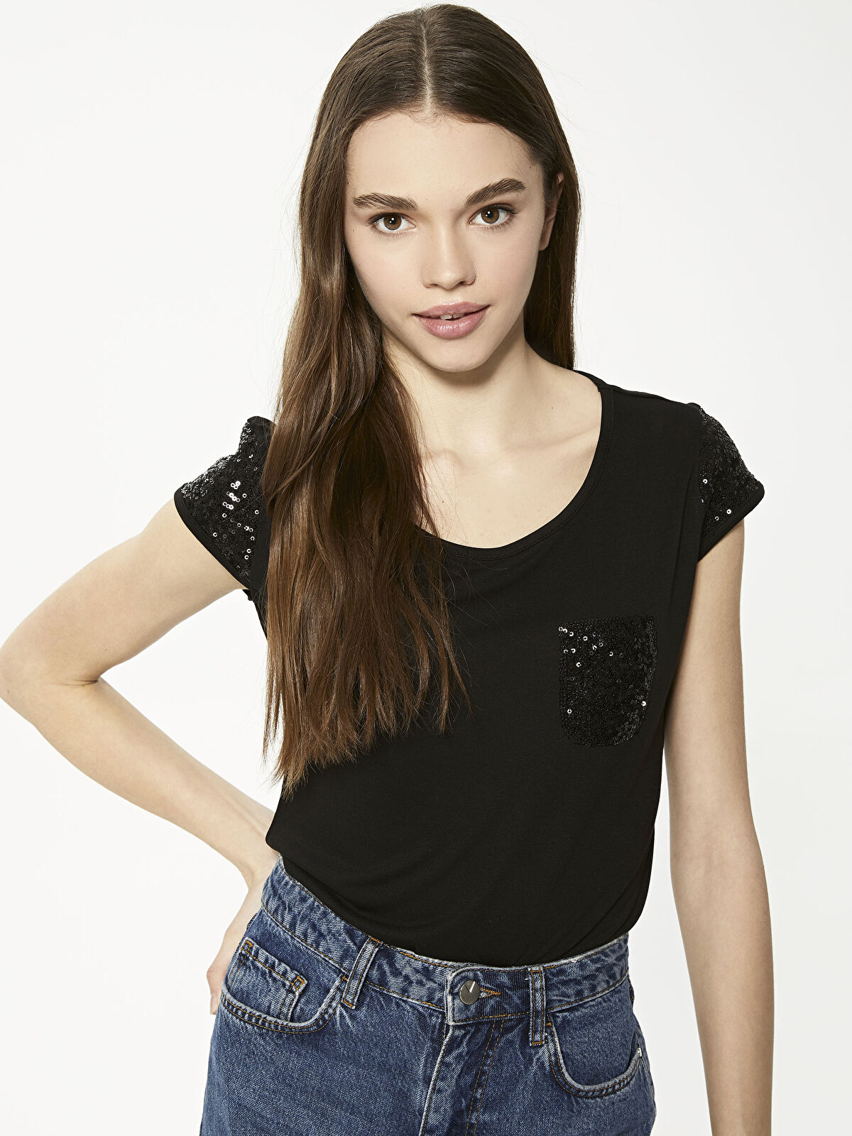 LCW CASUAL Bisiklet Yaka Pul Payetli Kısa Kollu Viskon Kadın Tişört