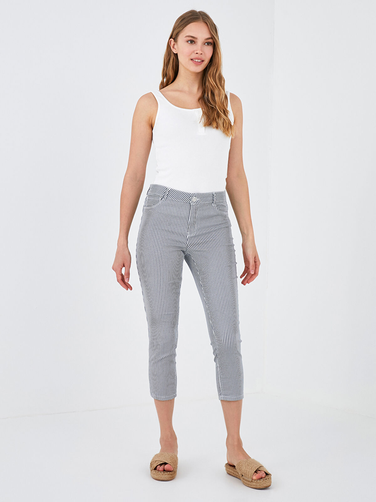 LCW CASUAL Slim Fit Cep Detaylı Çizgili Gabardin Kadın Capri