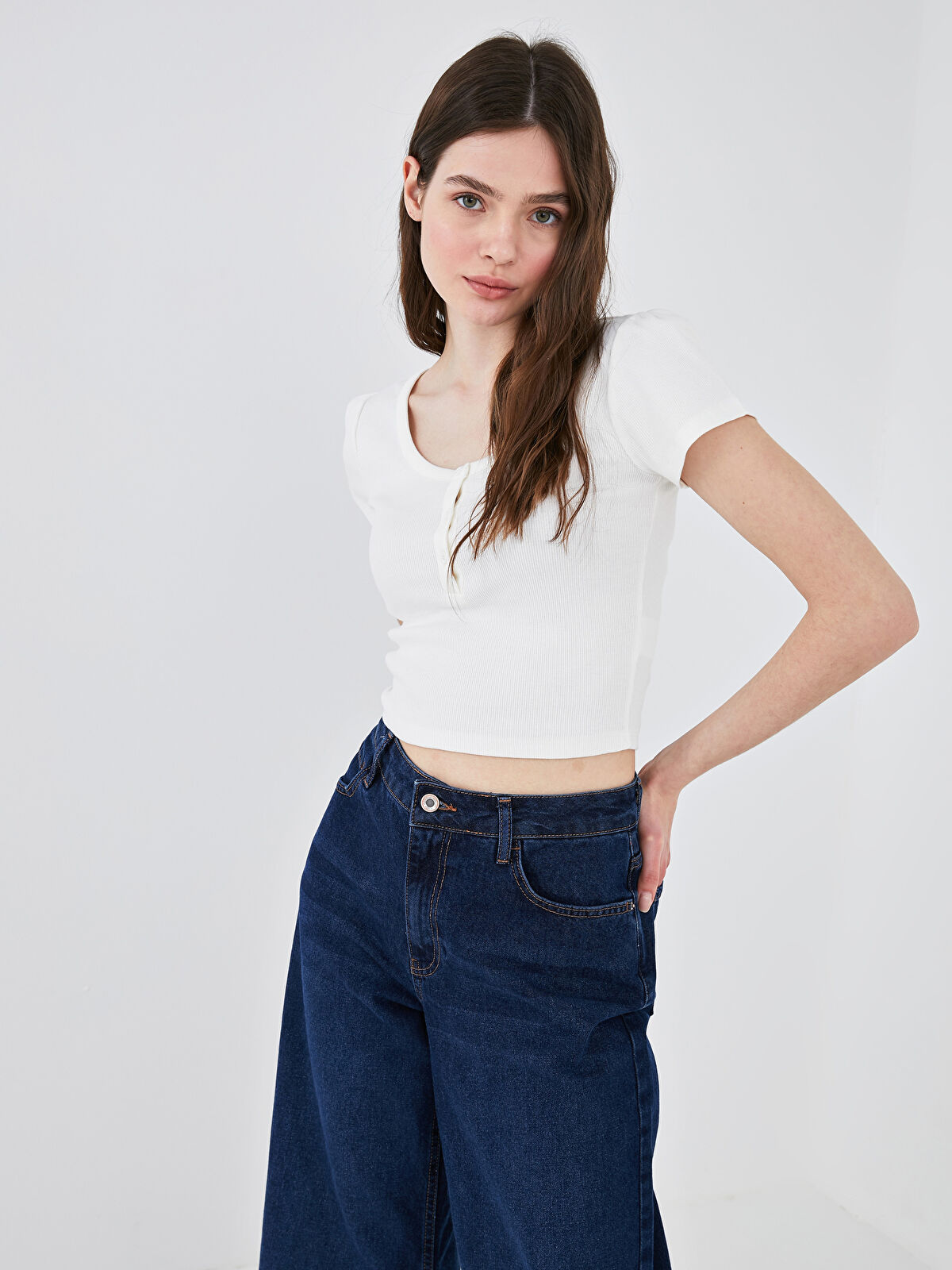 LCW CASUAL U Yaka Düz Düğme Detaylı Kısa Kollu Kaşkorse Kumaş Kadın Bluz