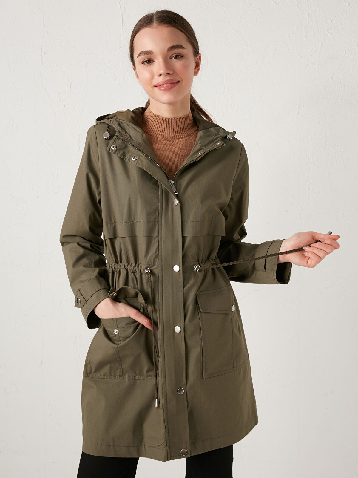 LCW CLASSIC Kapüşonlu Düz Uzun Kollu İnce Kadın Mont