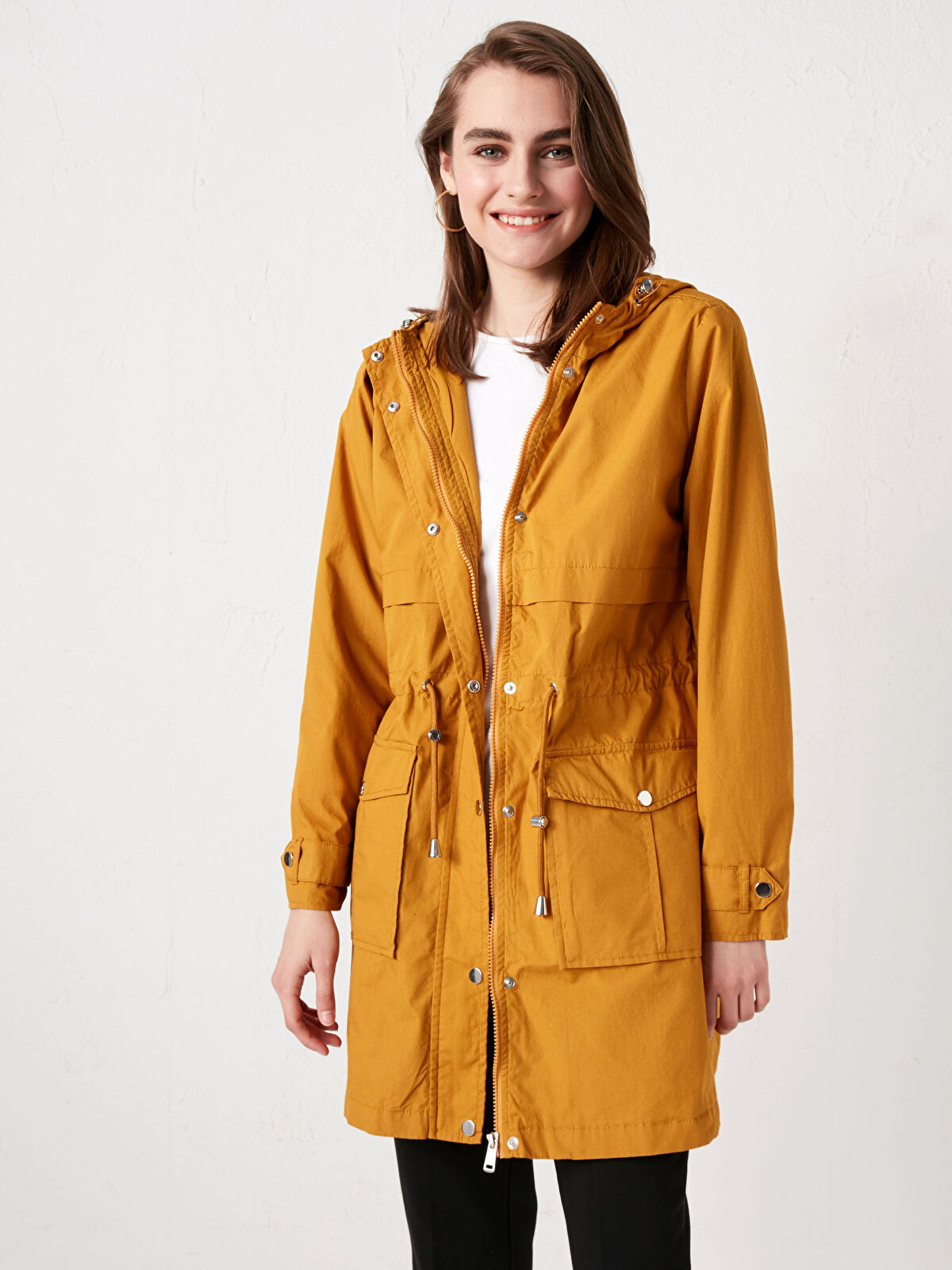 LCW CLASSIC Kapüşonlu Düz Uzun Kollu İnce Kadın Mont