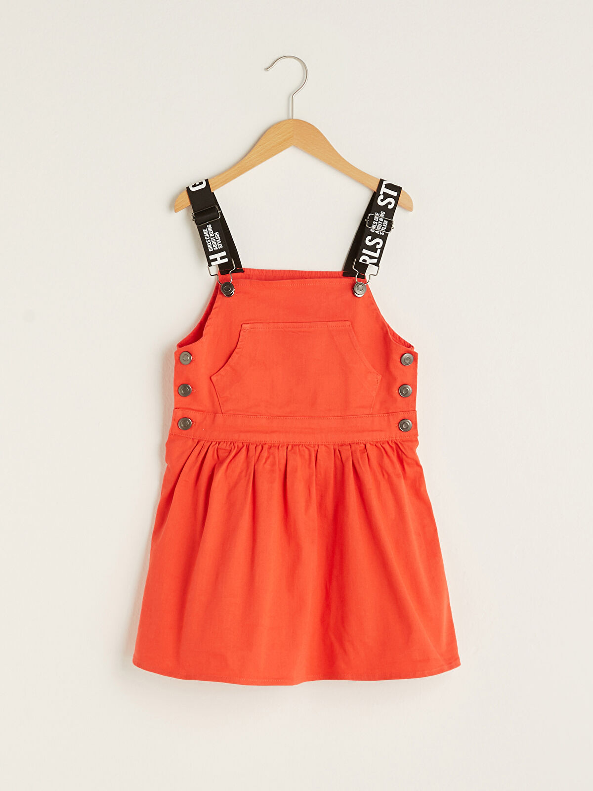 Kare Yaka Slogan Baskılı Askılı Kız Çocuk Salopet Elbise