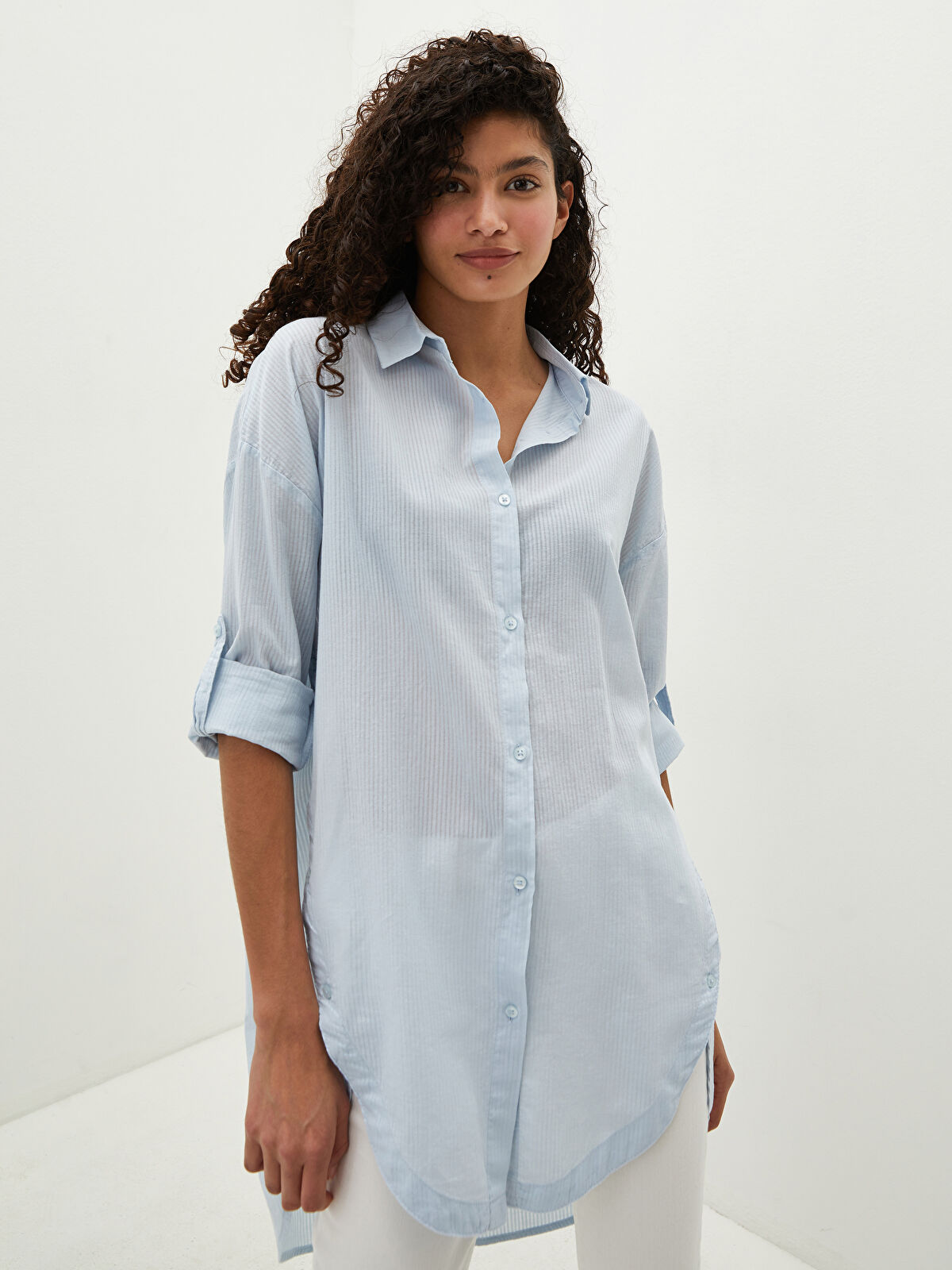 LCW CASUAL Gömlek Yaka Düğme Detaylı Uzun Kollu Vual Kumaş Kadın Tunik LCW CASUAL Gömlek Yaka Düğme Detaylı Uzun Kollu Vual Kumaş Kadın Tunik