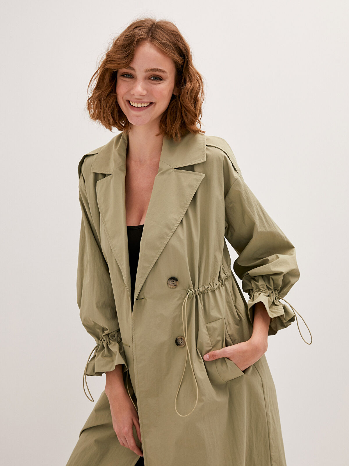 Ceket Yaka Düz Uzun Kollu Cep Detaylı Kadın İnce Trençkot Ceket Yaka Düz Uzun Kollu Cep Detaylı Kadın İnce Trençkot