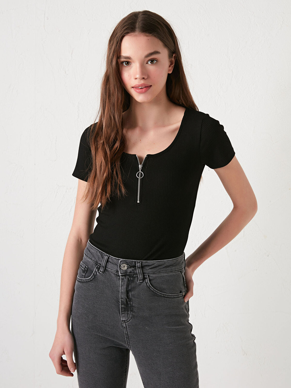 LCW CASUAL U Yaka Fermuar Detaylı Kısa Kollu Kadın Bluz