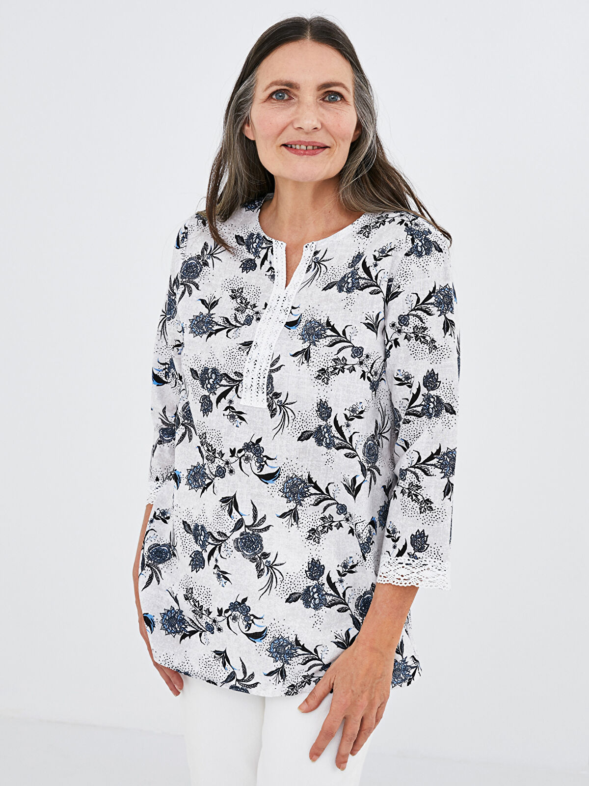 LCW GRACE Kaçık Yaka Çiçek Baskılı Nakış Detaylı Pamuklu Kadın Bluz LCW GRACE Kaçık Yaka Çiçek Baskılı Nakış Detaylı Pamuklu Kadın Bluz