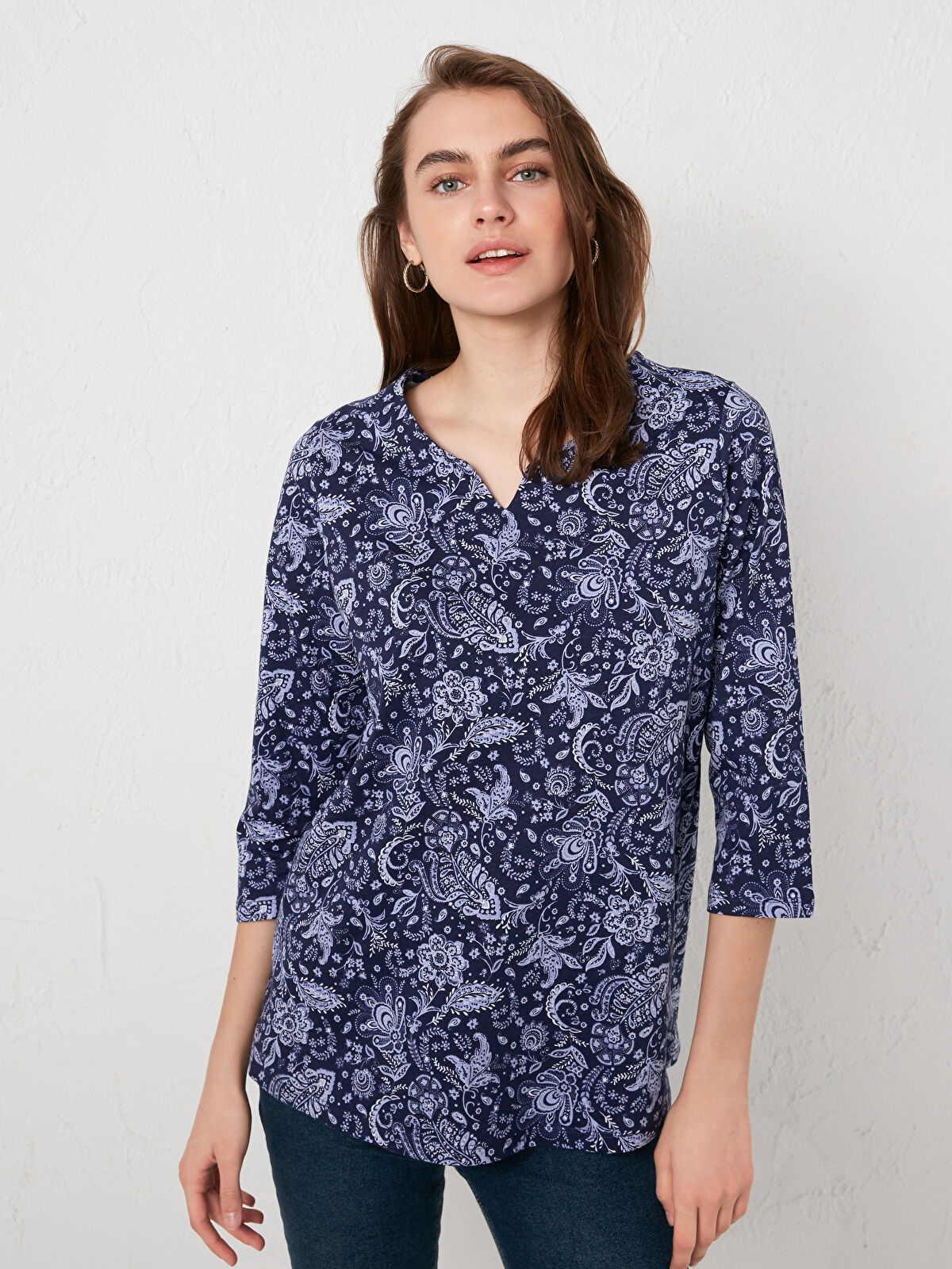 LCW GRACE V Yaka Baskılı Yarım Kollu Pamuklu Kadın Bluz