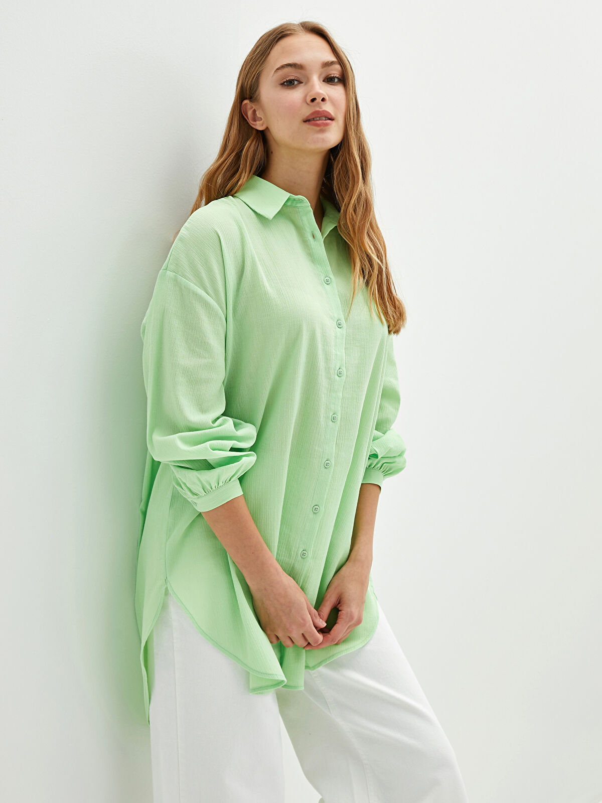 LCW CASUAL Gömlek Yaka Düz Uzun Kollu Krinkle Kumaş Kadın Tunik