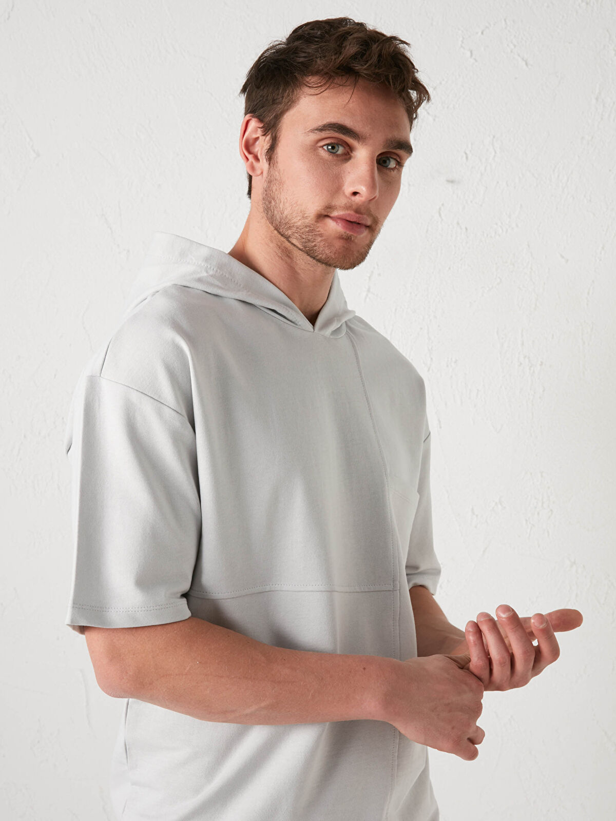 LCW CASUAL Oversize Kapüşonlu Kısa Kollu Erkek Sweatshirt LCW CASUAL Oversize Kapüşonlu Kısa Kollu Erkek Sweatshirt