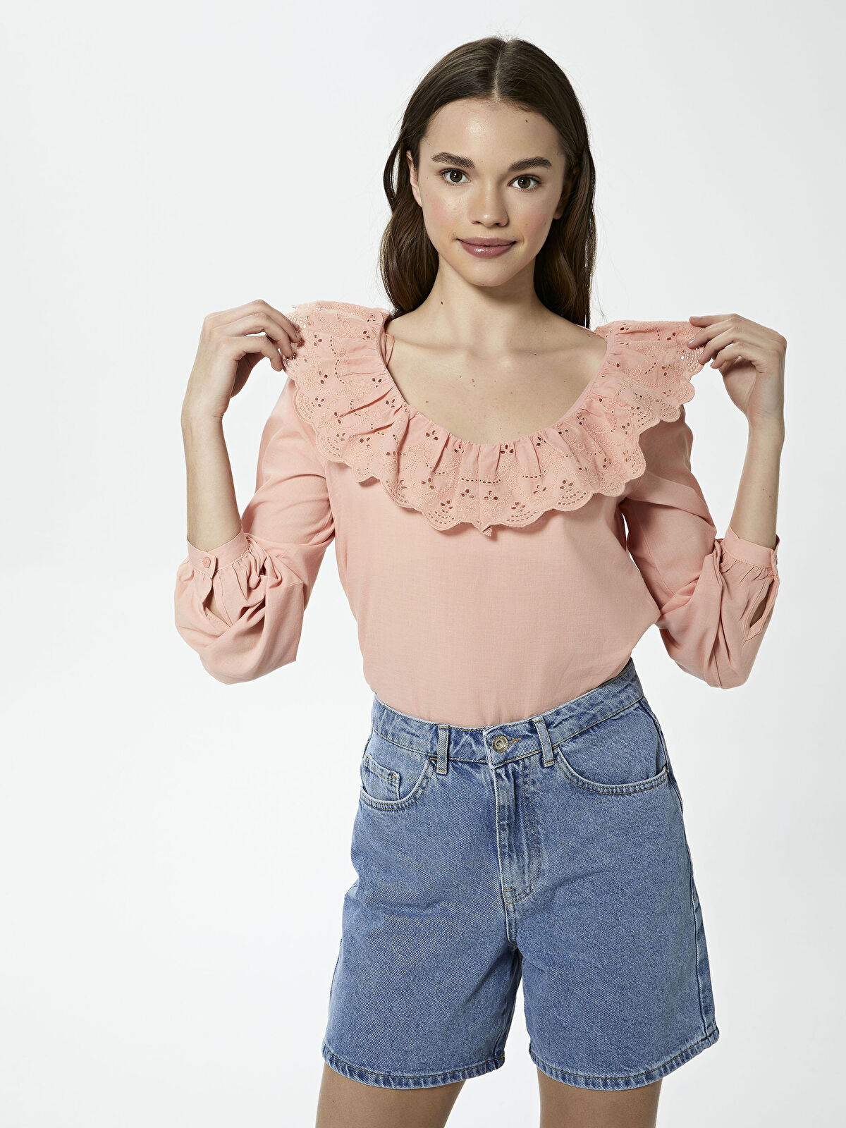 LCW CASUAL Fırfırlı U Yaka Düz Uzun Kollu Vual Kumaş Kadın Bluz